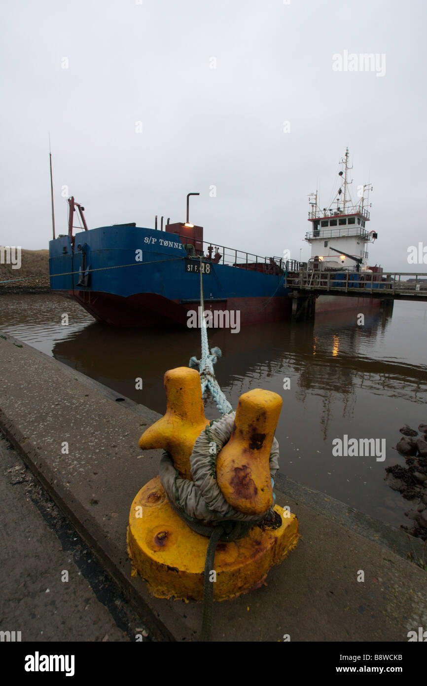 Mooring dolphin hi-res stock photography and images - Alamy
