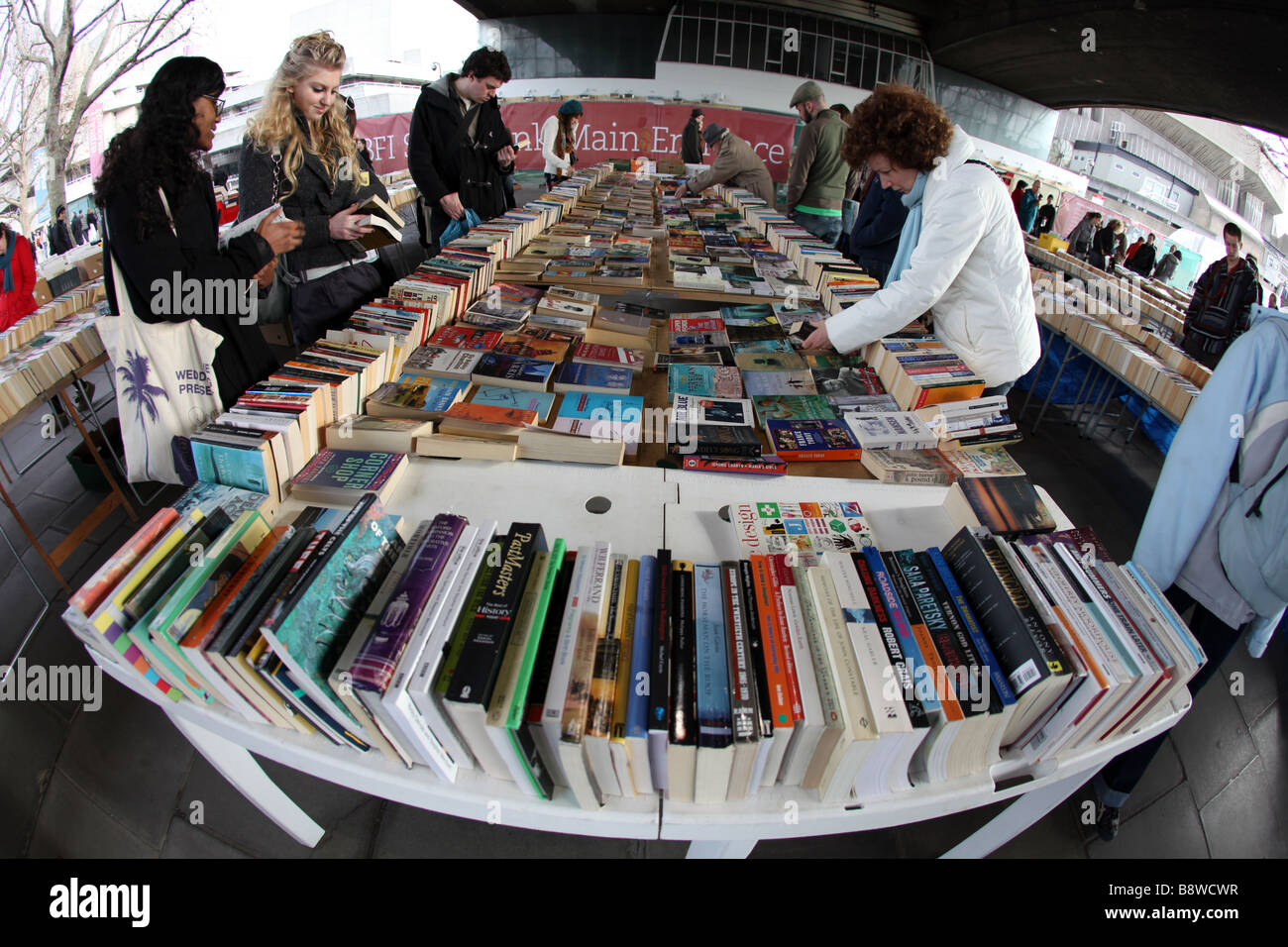 Second hand book stall Stock Photo - Alamy