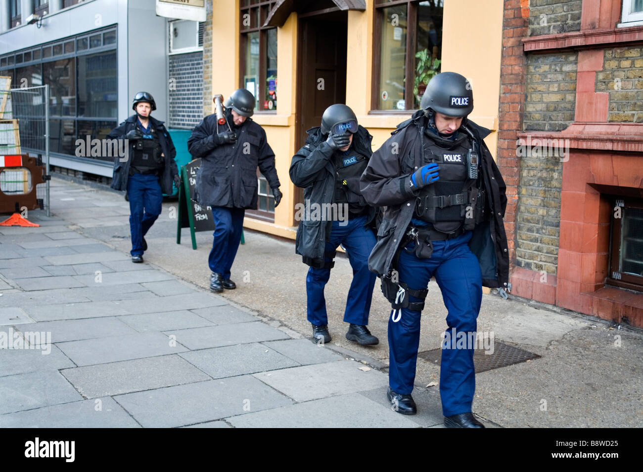 Special operations police officer hi-res stock photography and images ...