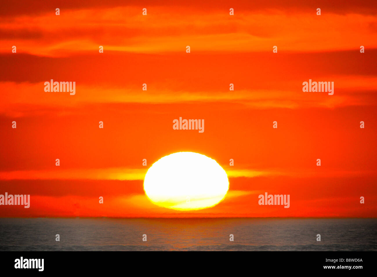 Red sunset hi-res stock photography and images - Alamy