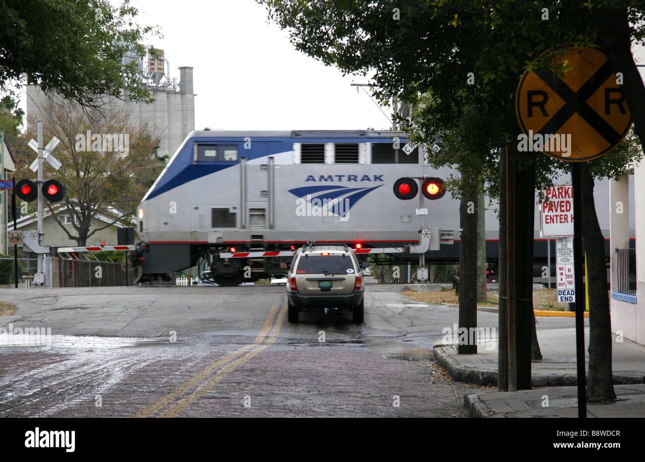 Railroad crossing sign in florida hi-res stock photography and images ...