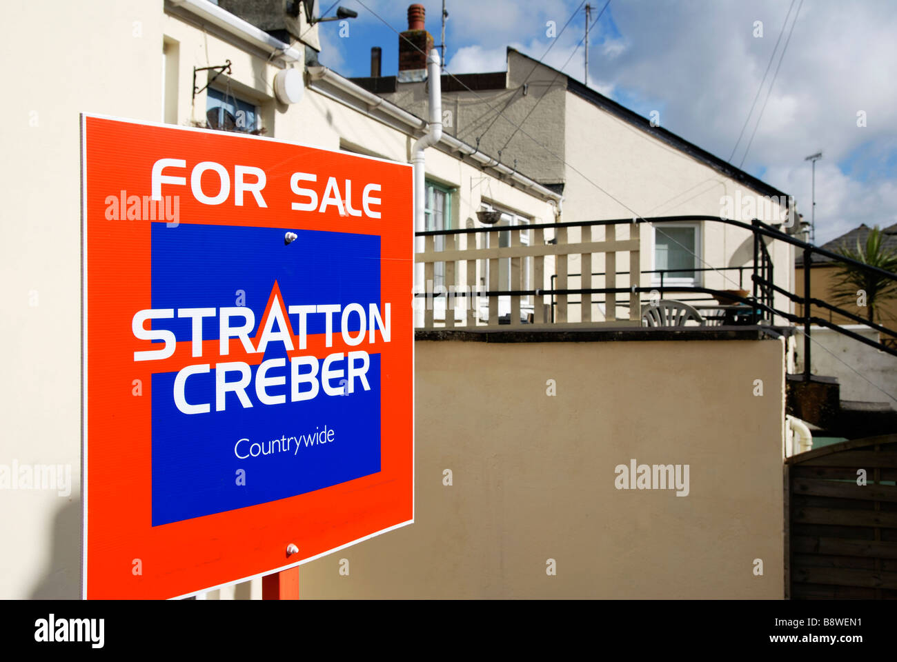 For sale sign board hi-res stock photography and images - Alamy