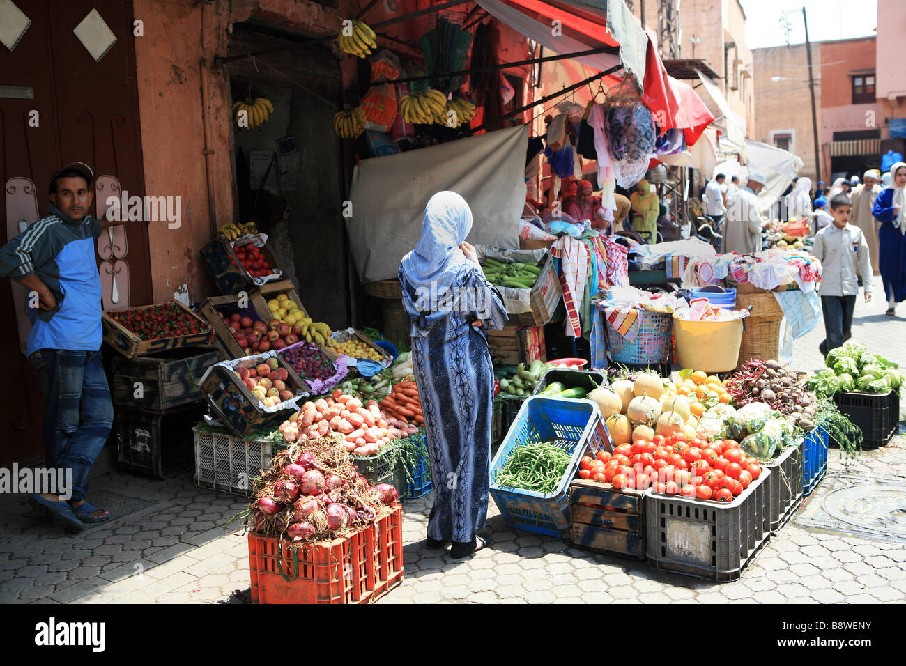 Morocco souk haggle hi-res stock photography and images - Alamy