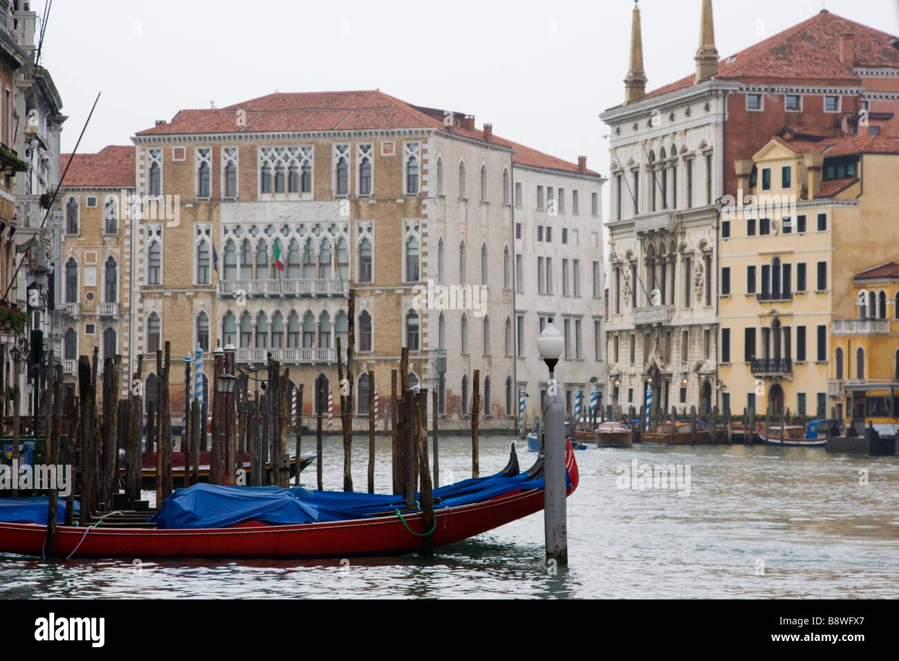 Palaces gondolas grand canal hi-res stock photography and images - Alamy