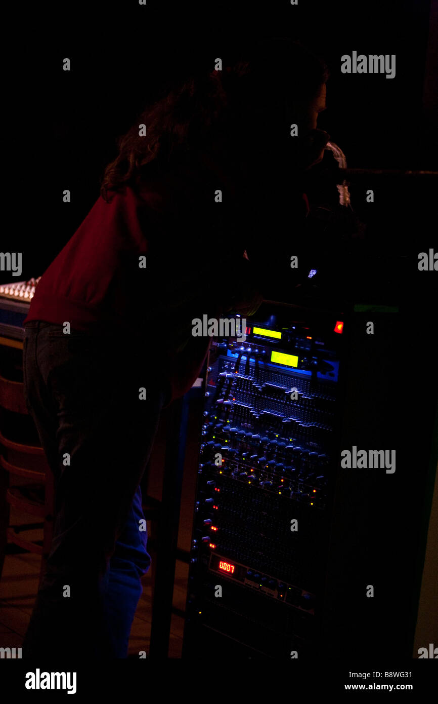 Sound engineers music hi-res stock photography and images - Alamy
