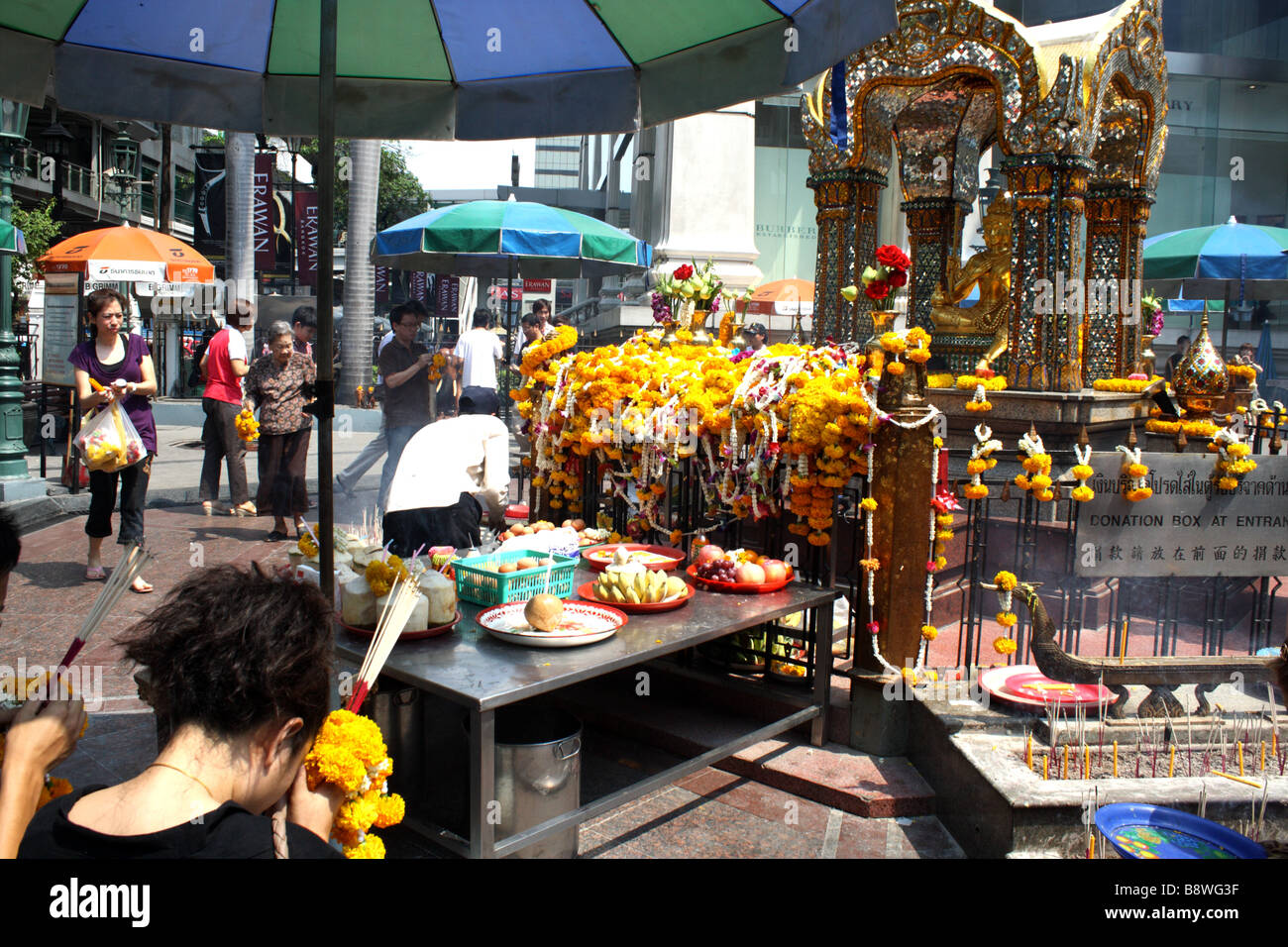 Erawan Hindu Shrine , Bangkok , Thailand Stock Photo - Alamy