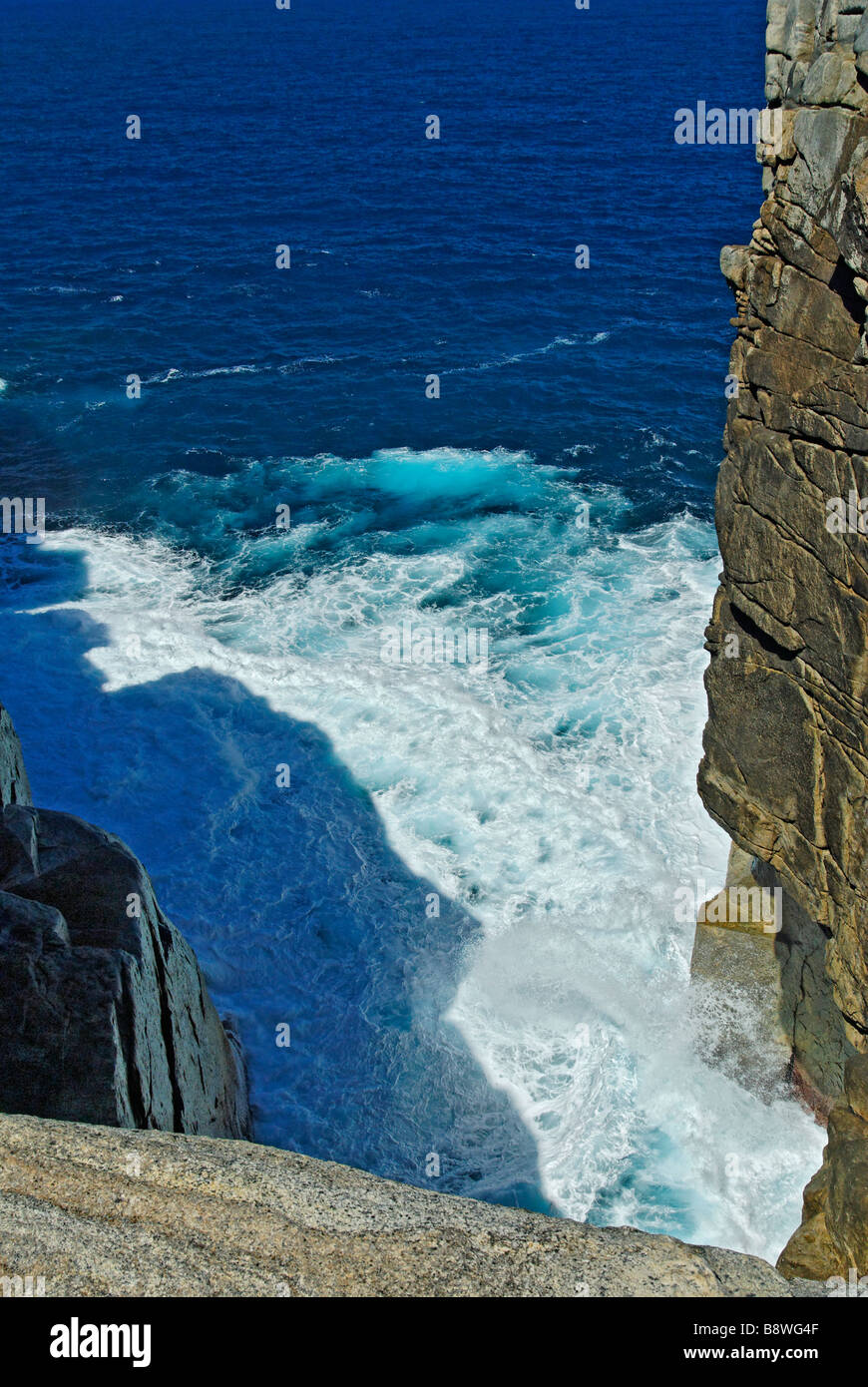 Surf meets cliffs hi-res stock photography and images - Alamy
