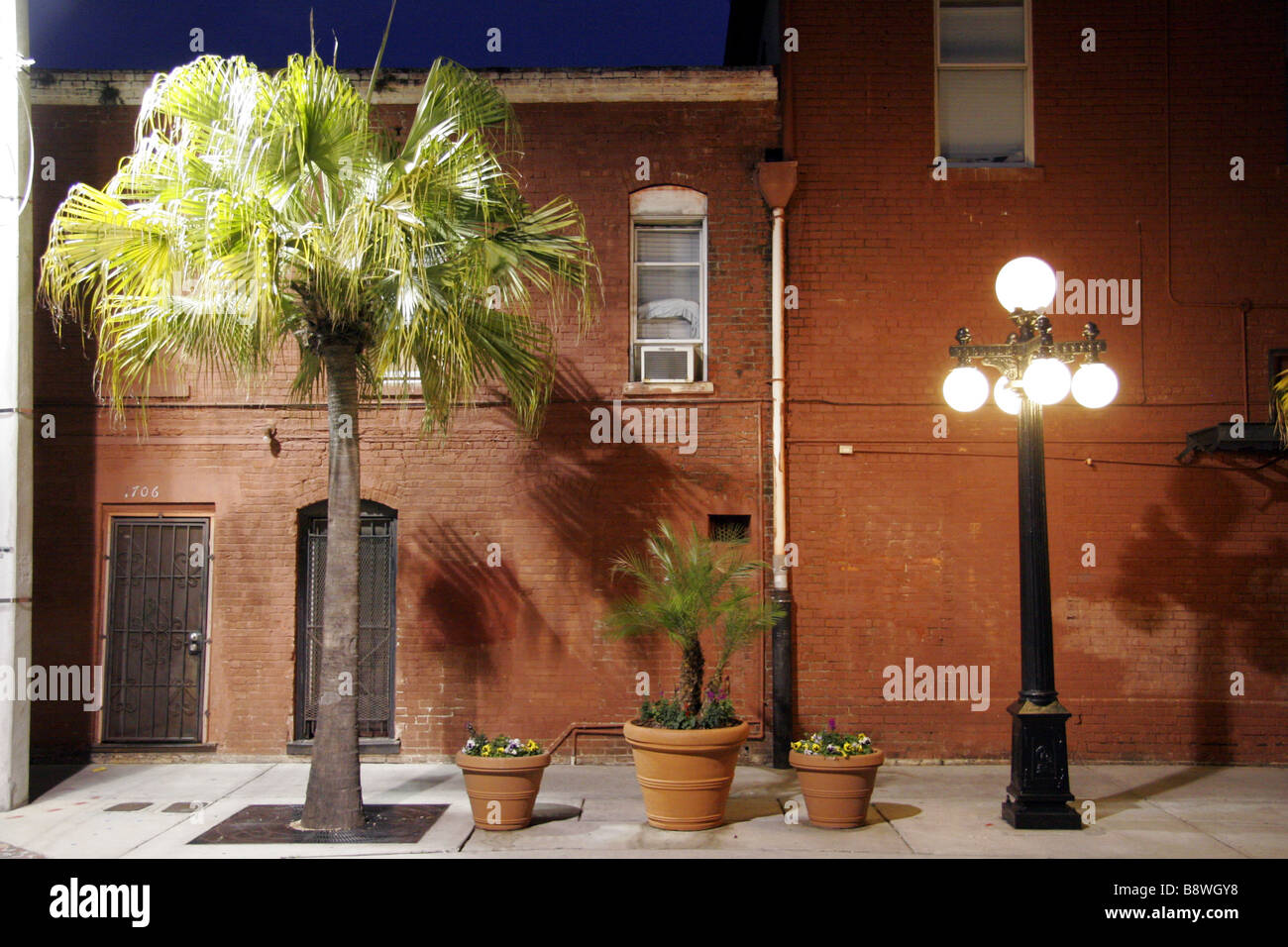 Empty steet hi-res stock photography and images - Alamy