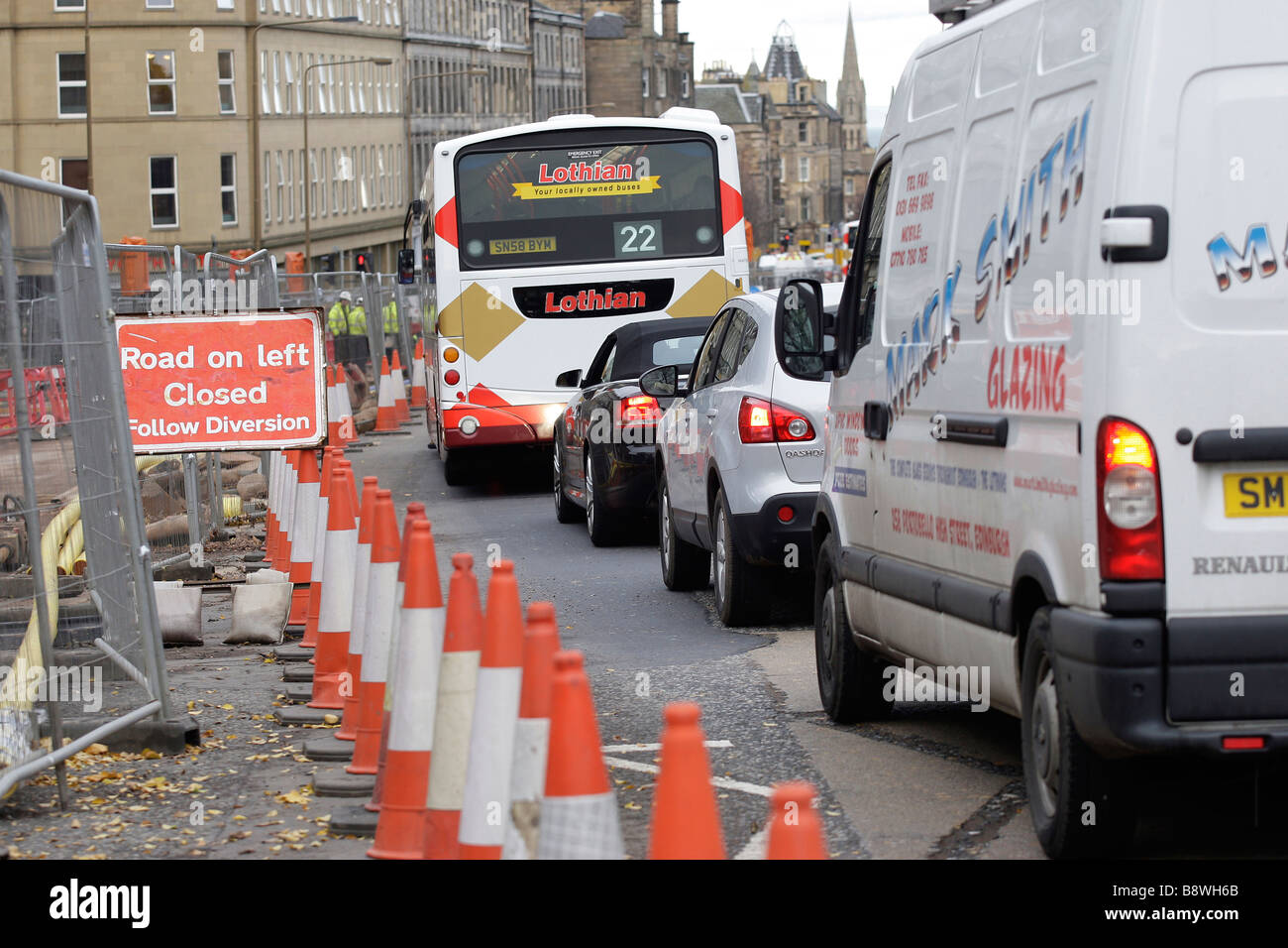 Bus queue edinburgh hi-res stock photography and images - Alamy
