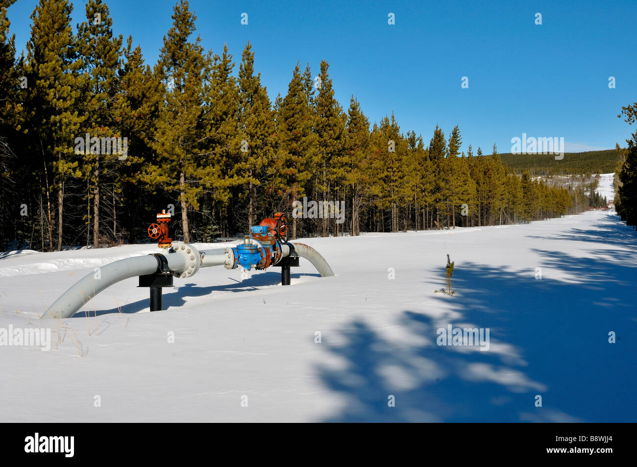 Pipeline above ground hi-res stock photography and images - Alamy