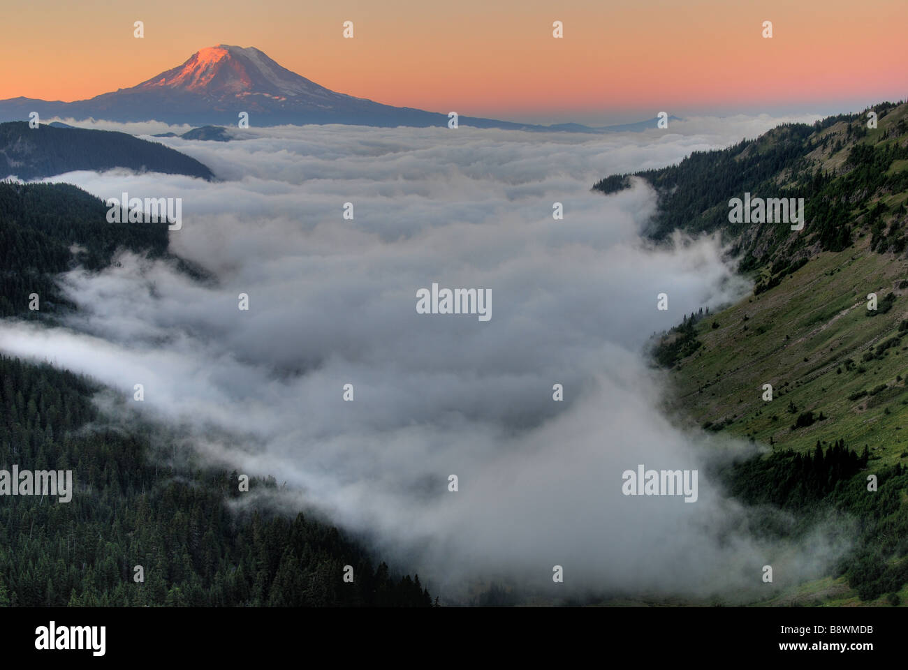 Mt adams sunset hi-res stock photography and images - Alamy