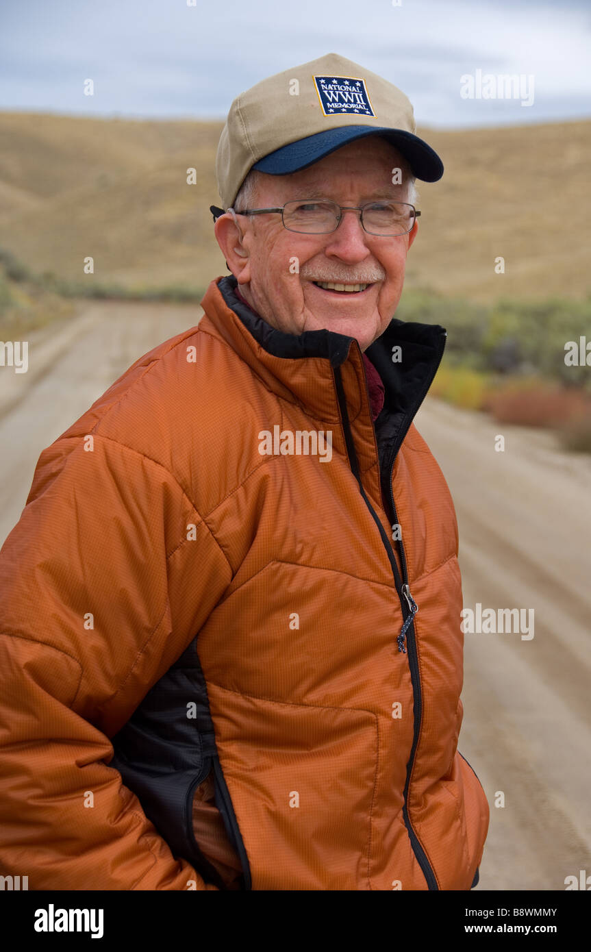 Elderly man wearing baseball cap hi-res stock photography and images ...