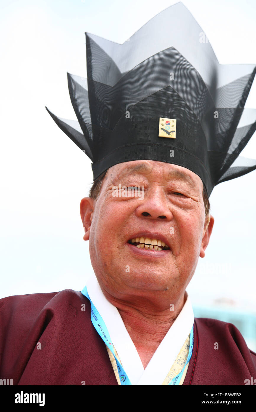 South korea portrait man hi-res stock photography and images - Alamy