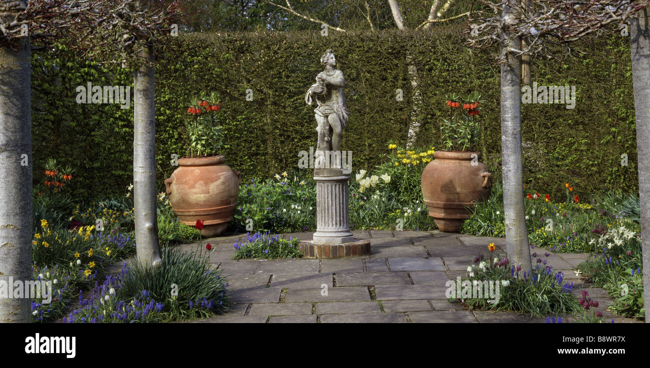 Garden sissinghurst castle lime walk hi-res stock photography and ...