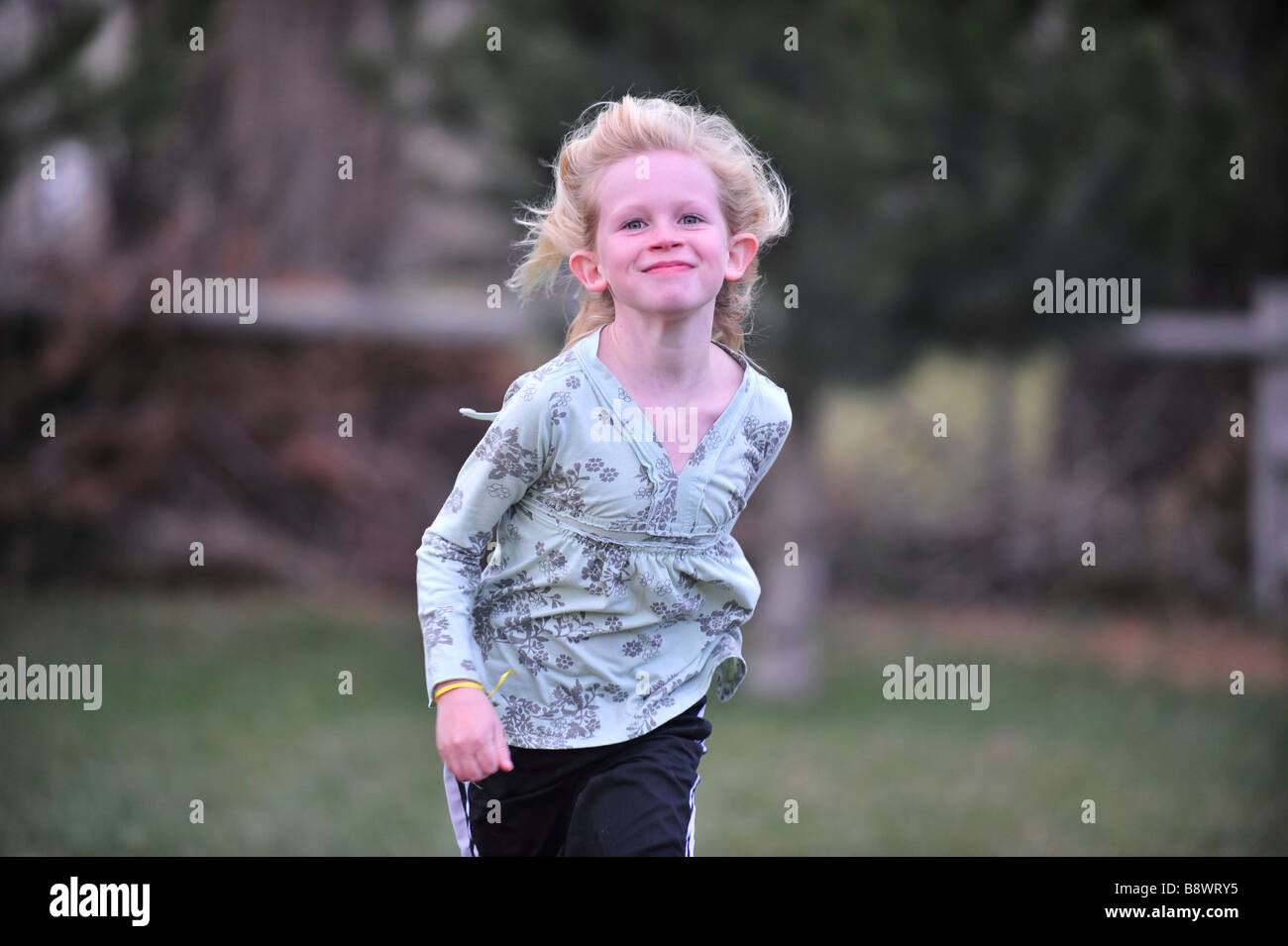 Young girl running looking back hi-res stock photography and images - Alamy Young girl running looking back hi-res stock photography and images - Alamy