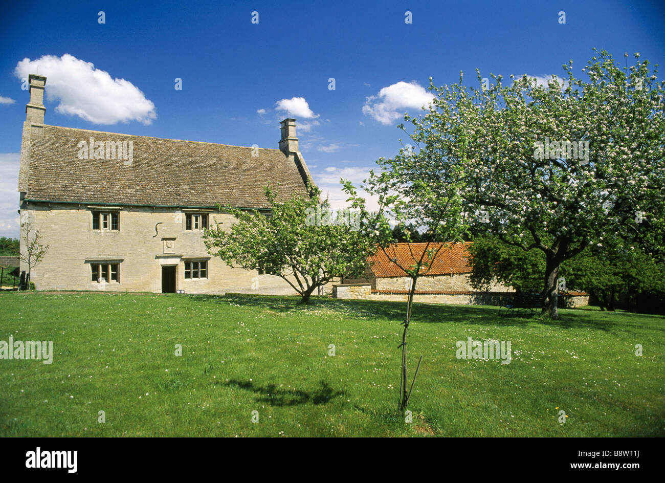 Woolsthorpe manor tree hi-res stock photography and images - Alamy