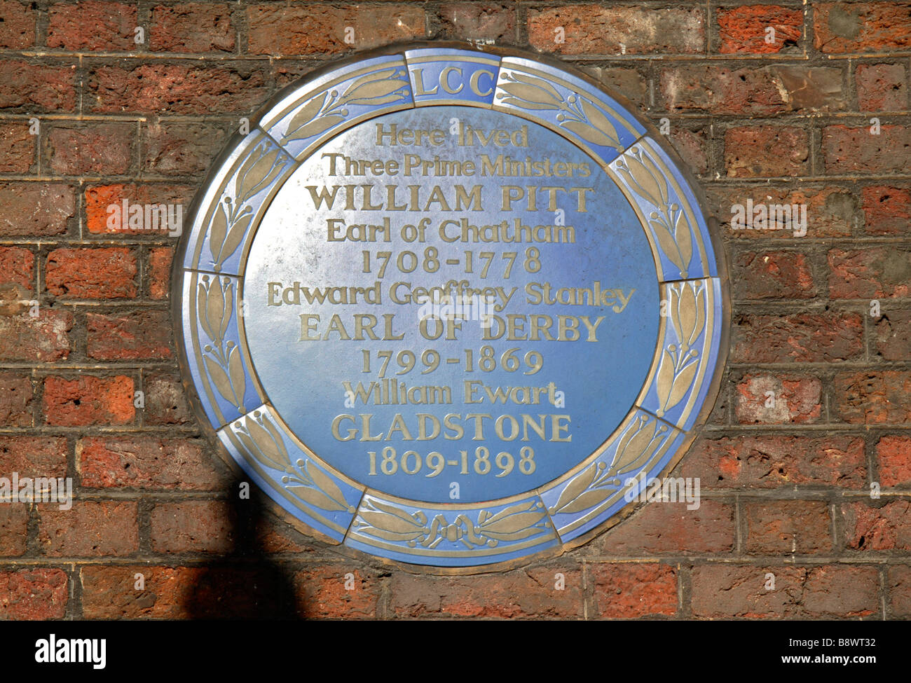 A blue plaque to British Prime Ministers William Pitt, the Earl of ...