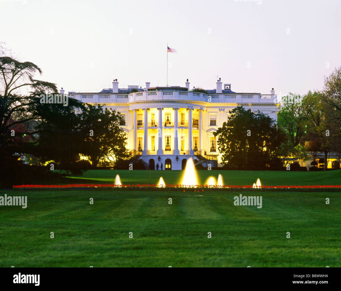 Back of the white house washington hi-res stock photography and images ...