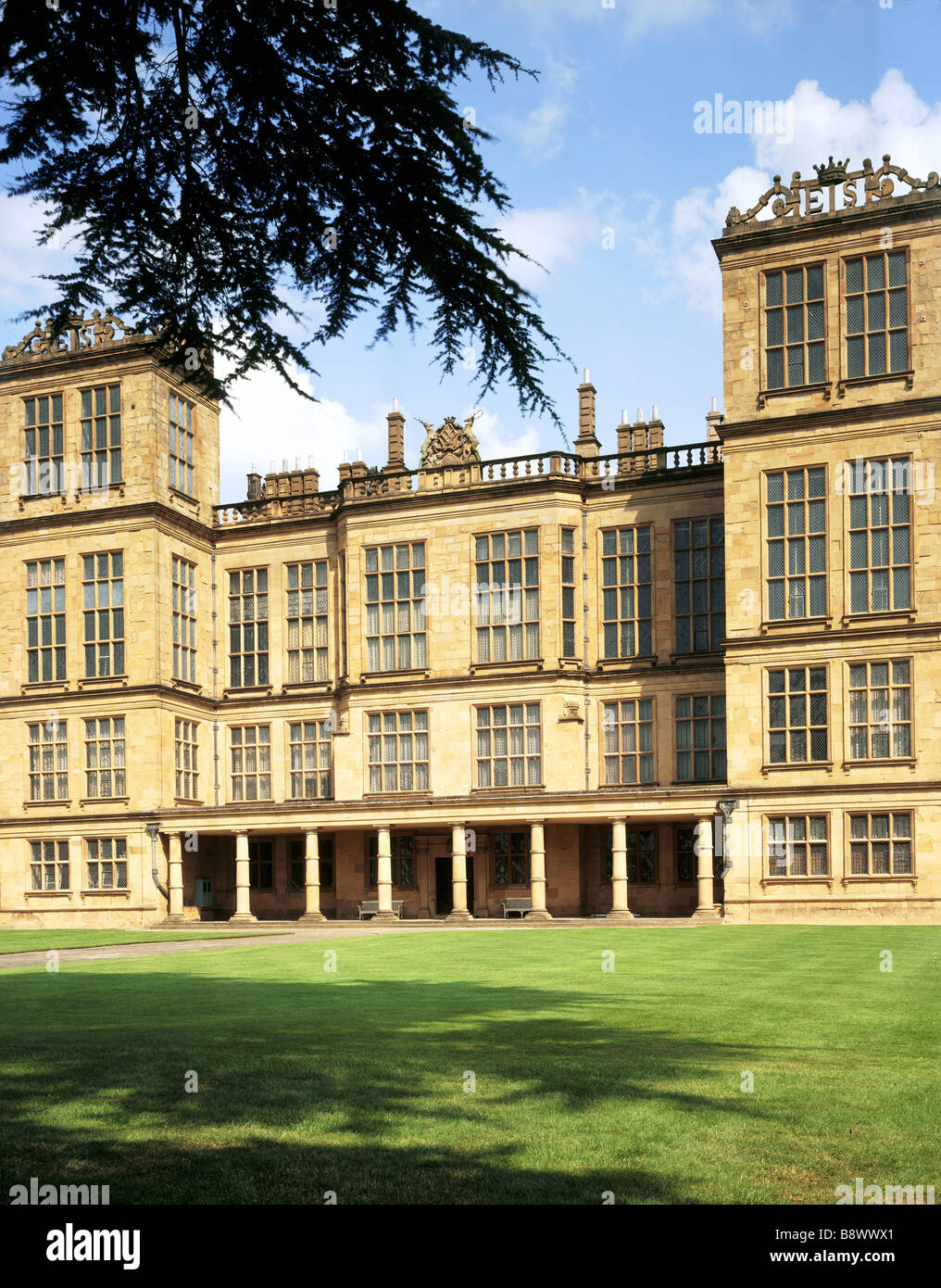Hardwick hall exterior facade hi-res stock photography and images - Alamy