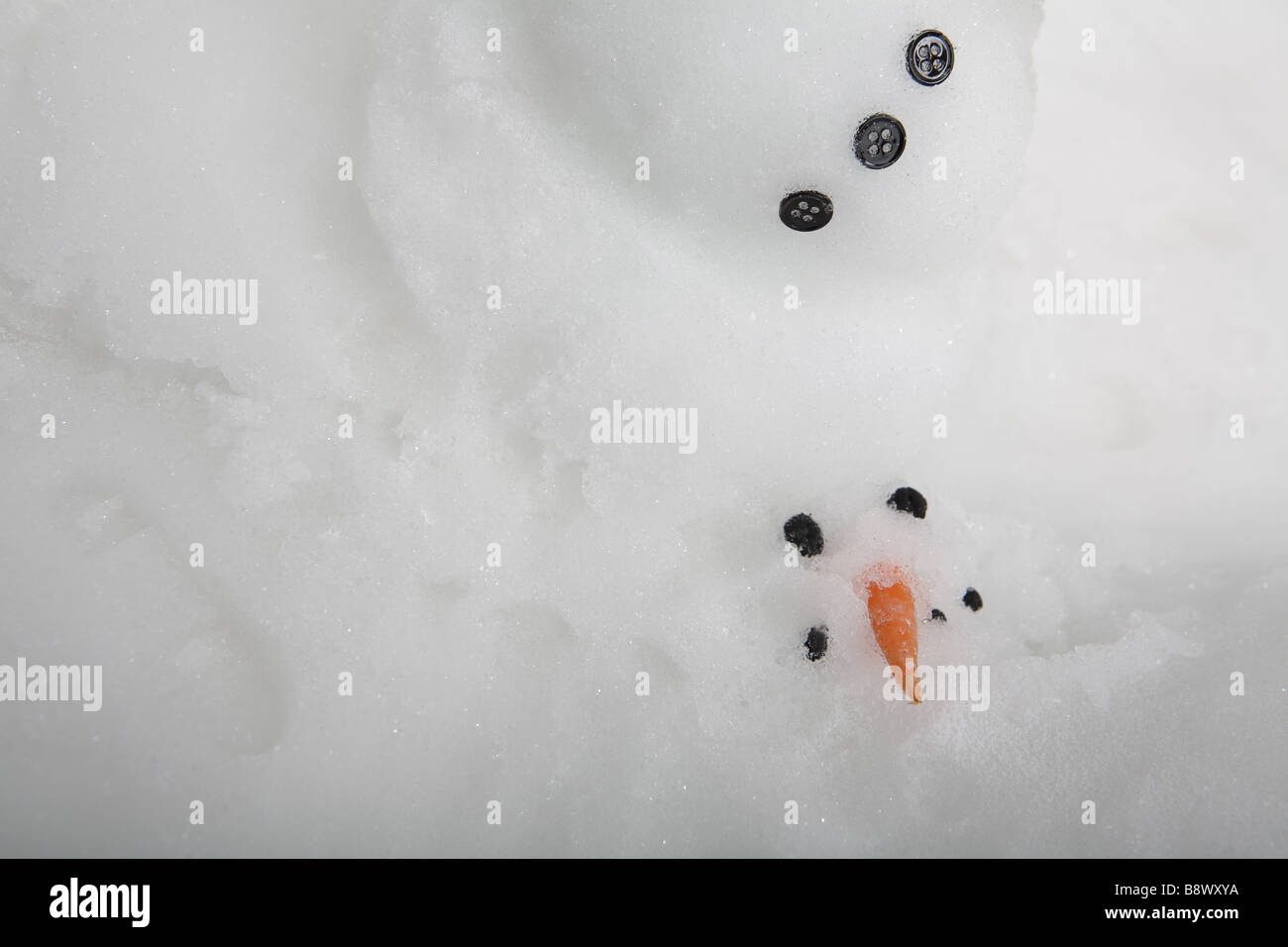 Broken snowman hi-res stock photography and images - Alamy