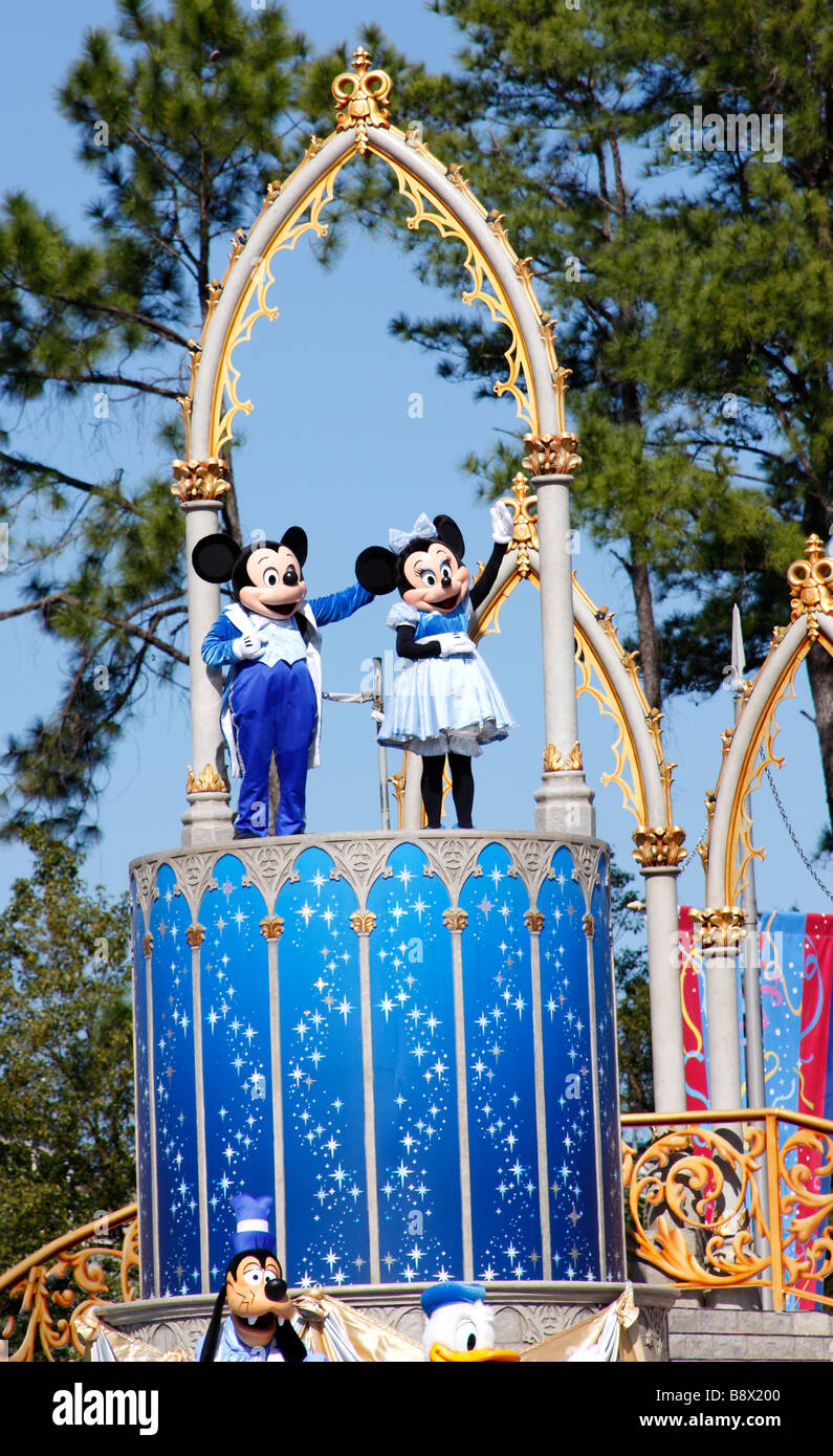 Mickey and Minnie Mouse, Walt Disney World Magic Kingdom theme park ...