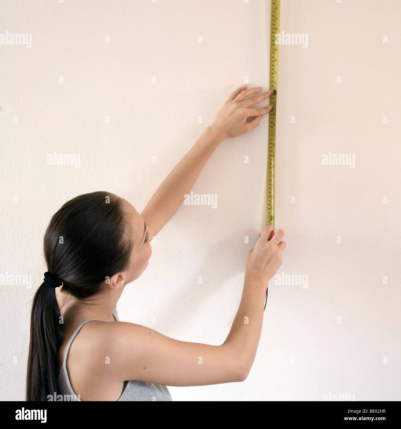 woman measuring a wall Stock Photo - Alamy
