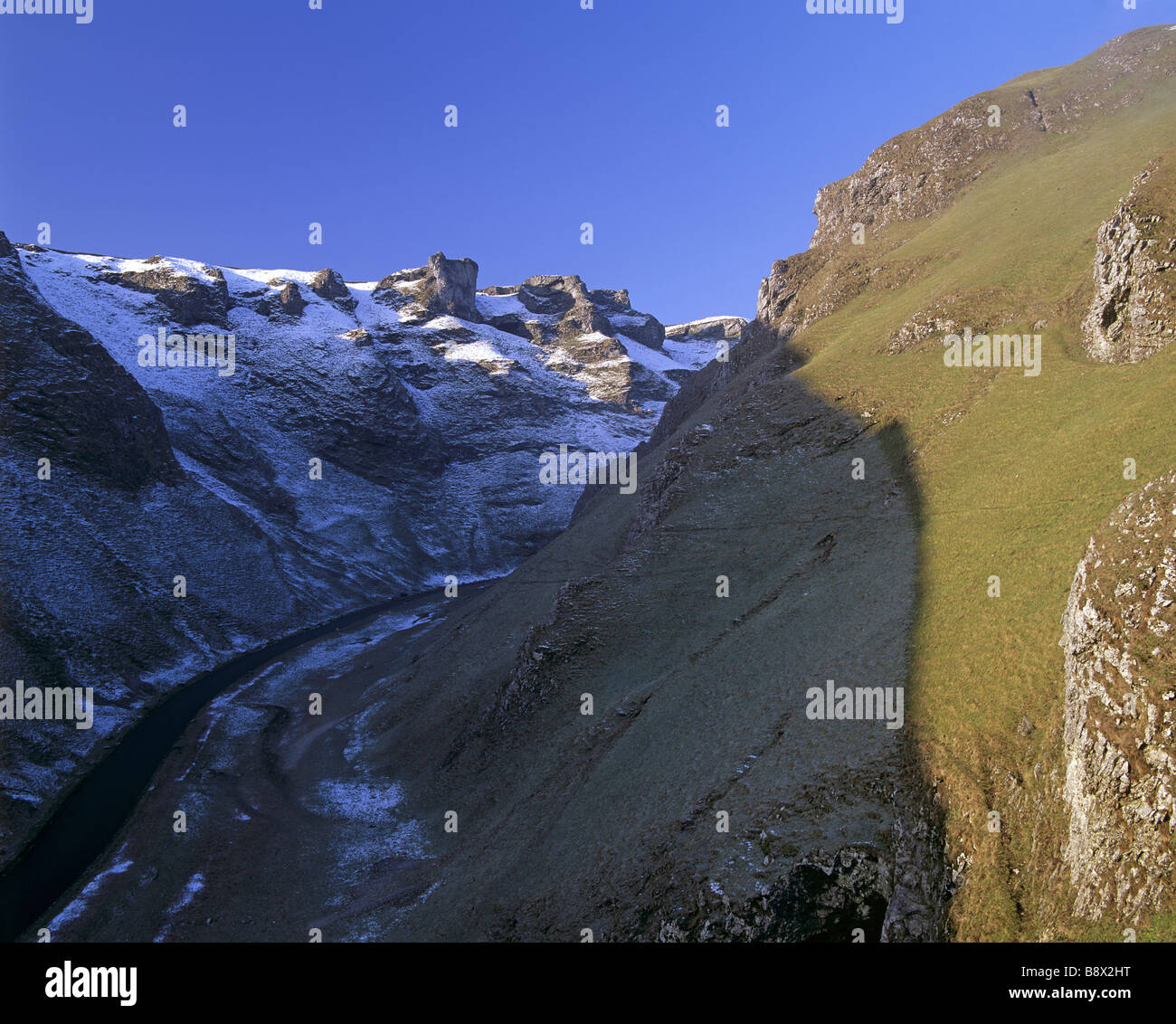 Snakes pass peak district hi-res stock photography and images - Alamy