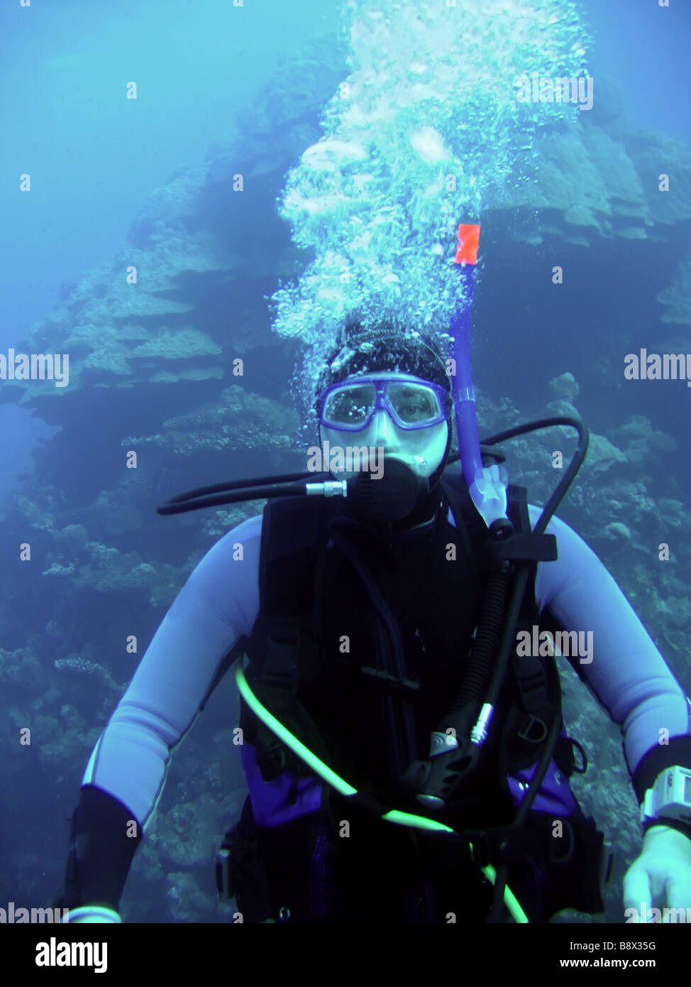 Deep sea diver tank hi-res stock photography and images - Alamy