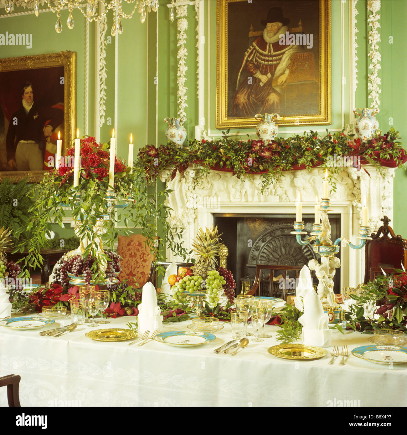 Stately home christmas hi-res stock photography and images - Alamy