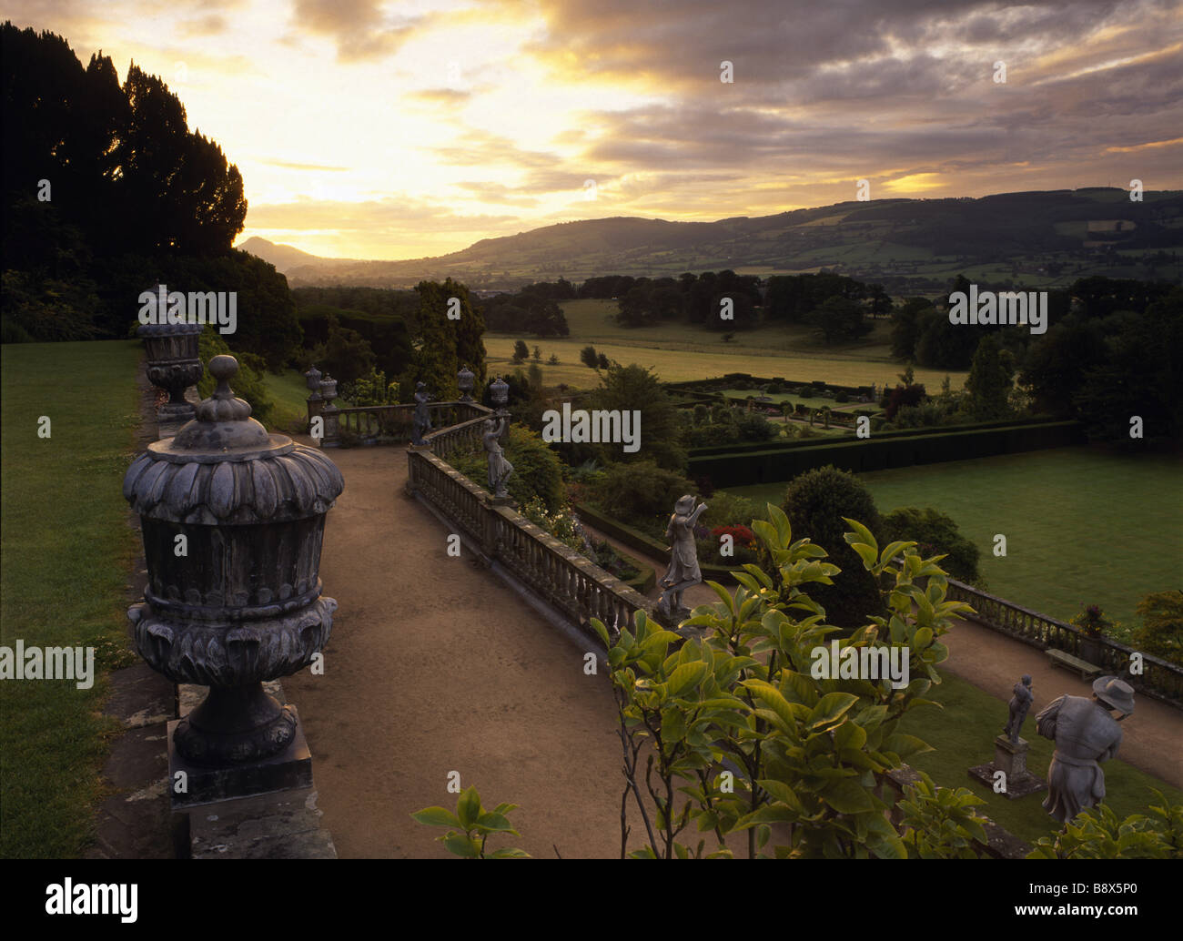 Powis castle grounds hi-res stock photography and images - Alamy