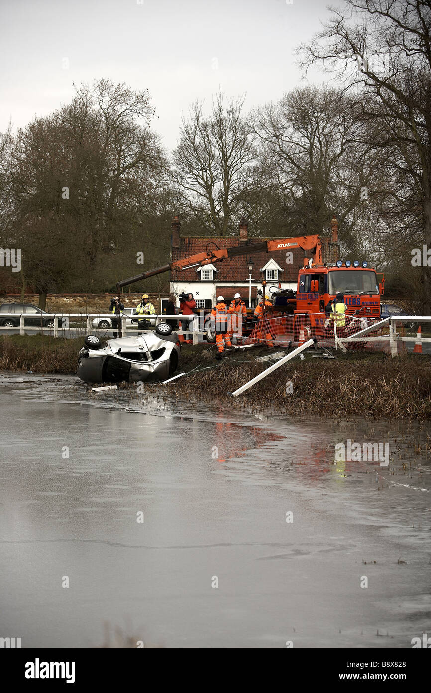 Vehicle recovery car crash Stock Photo - Alamy