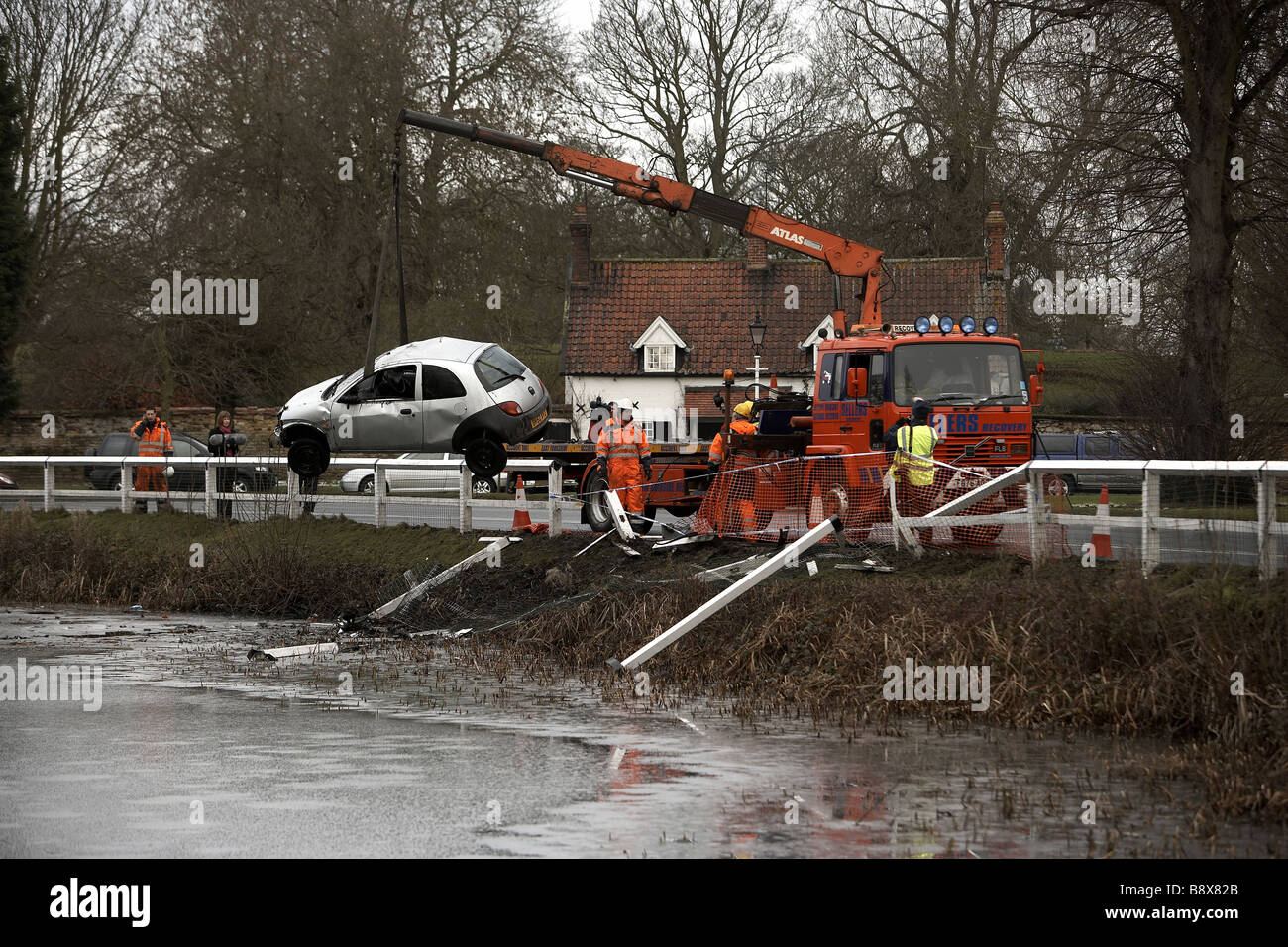 Car crash vehicle recovery Stock Photo - Alamy