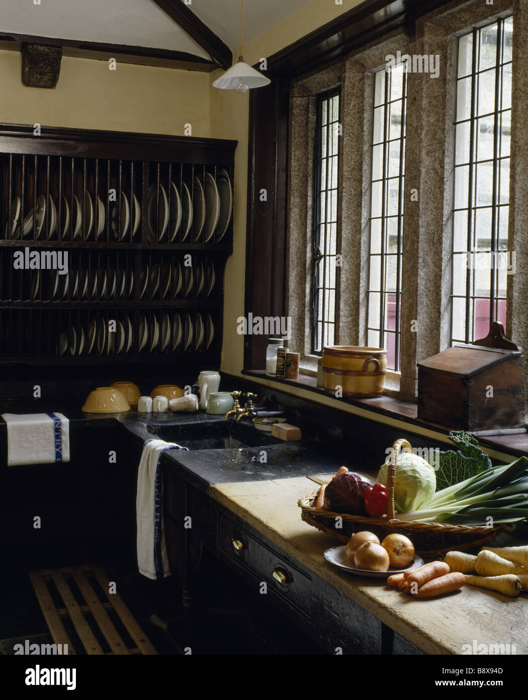 Working class victorian kitchen hi-res stock photography and images - Alamy
