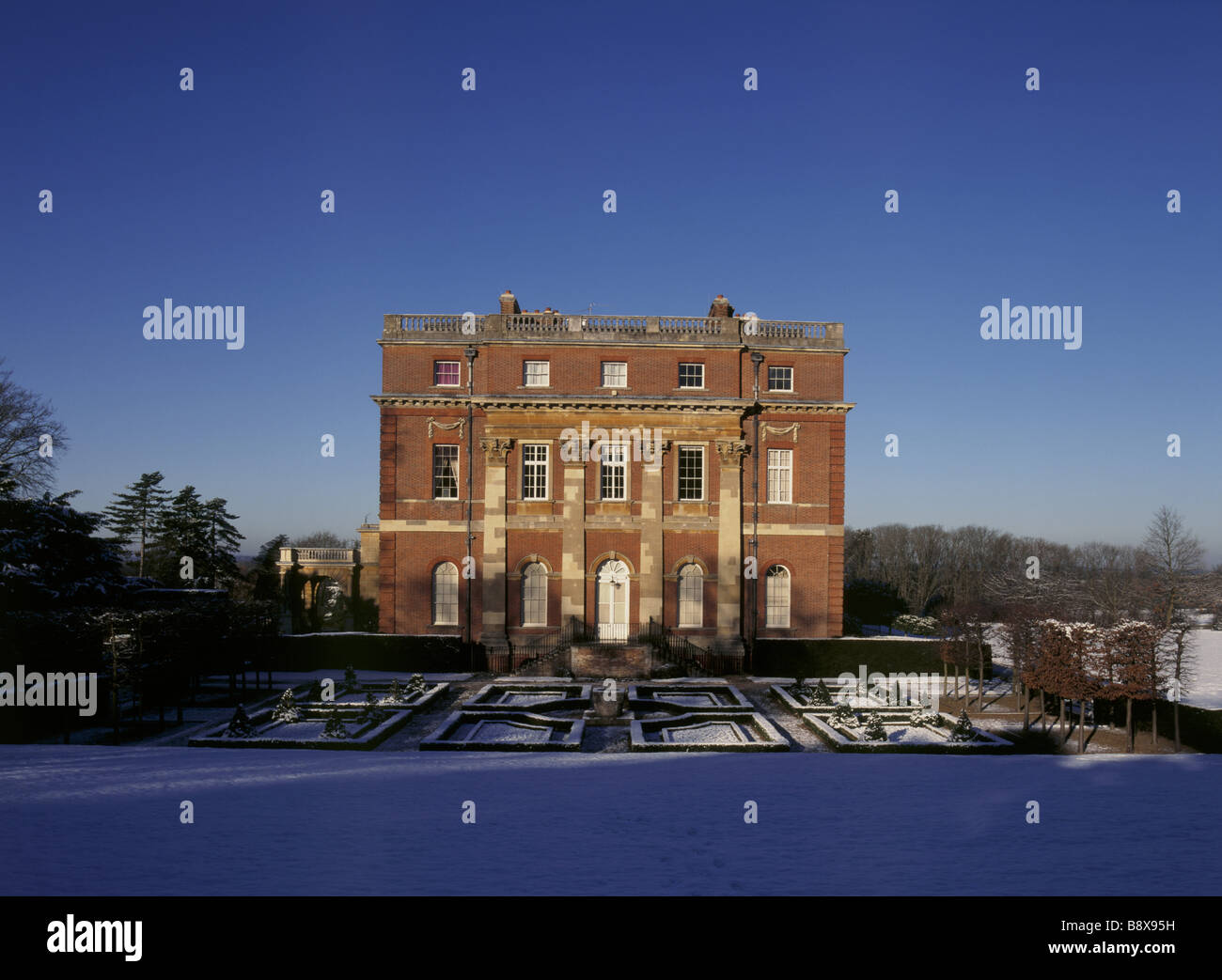 Parterre boxes hi-res stock photography and images - Alamy