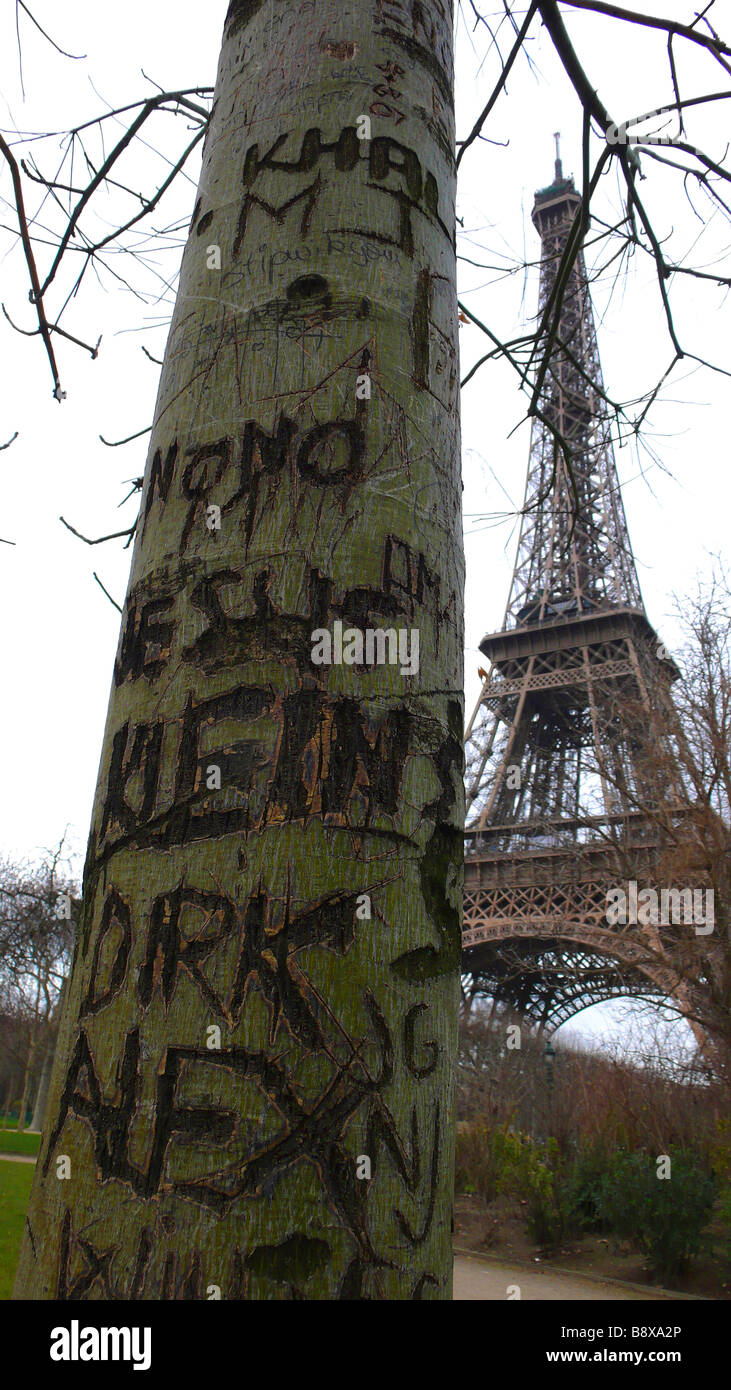 Eiffel tower graffiti hi-res stock photography and images - Alamy
