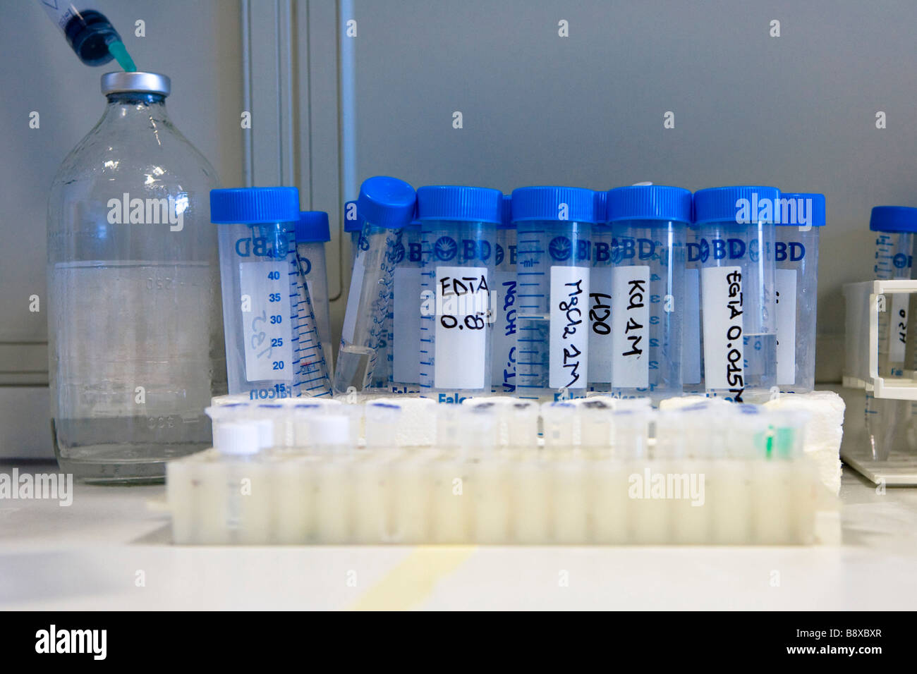 Solutions test tubes hi-res stock photography and images - Alamy