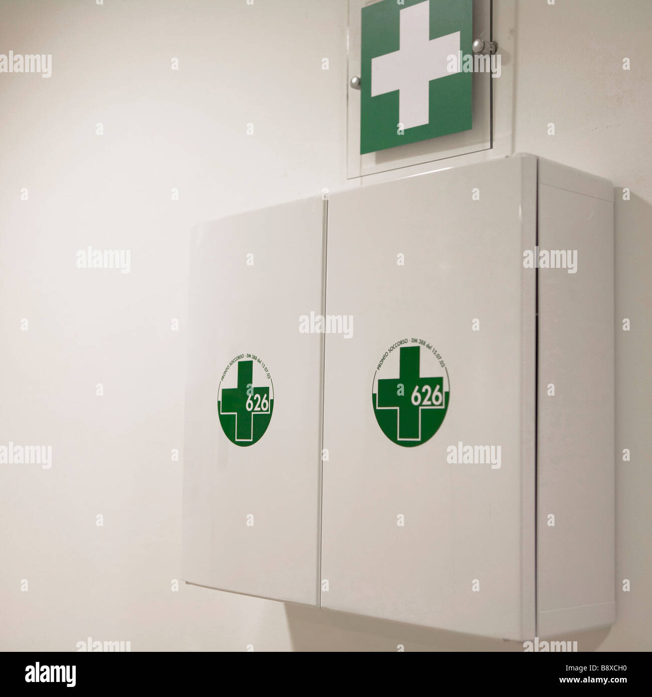 First aid locker hi-res stock photography and images - Alamy