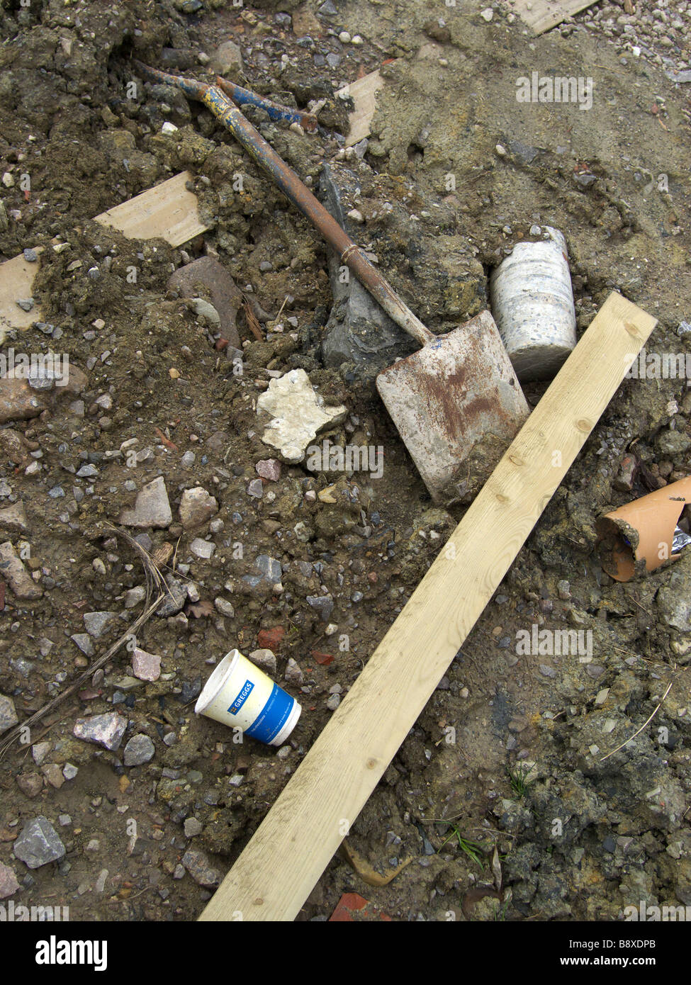 Spade and a piece of wood Stock Photo - Alamy