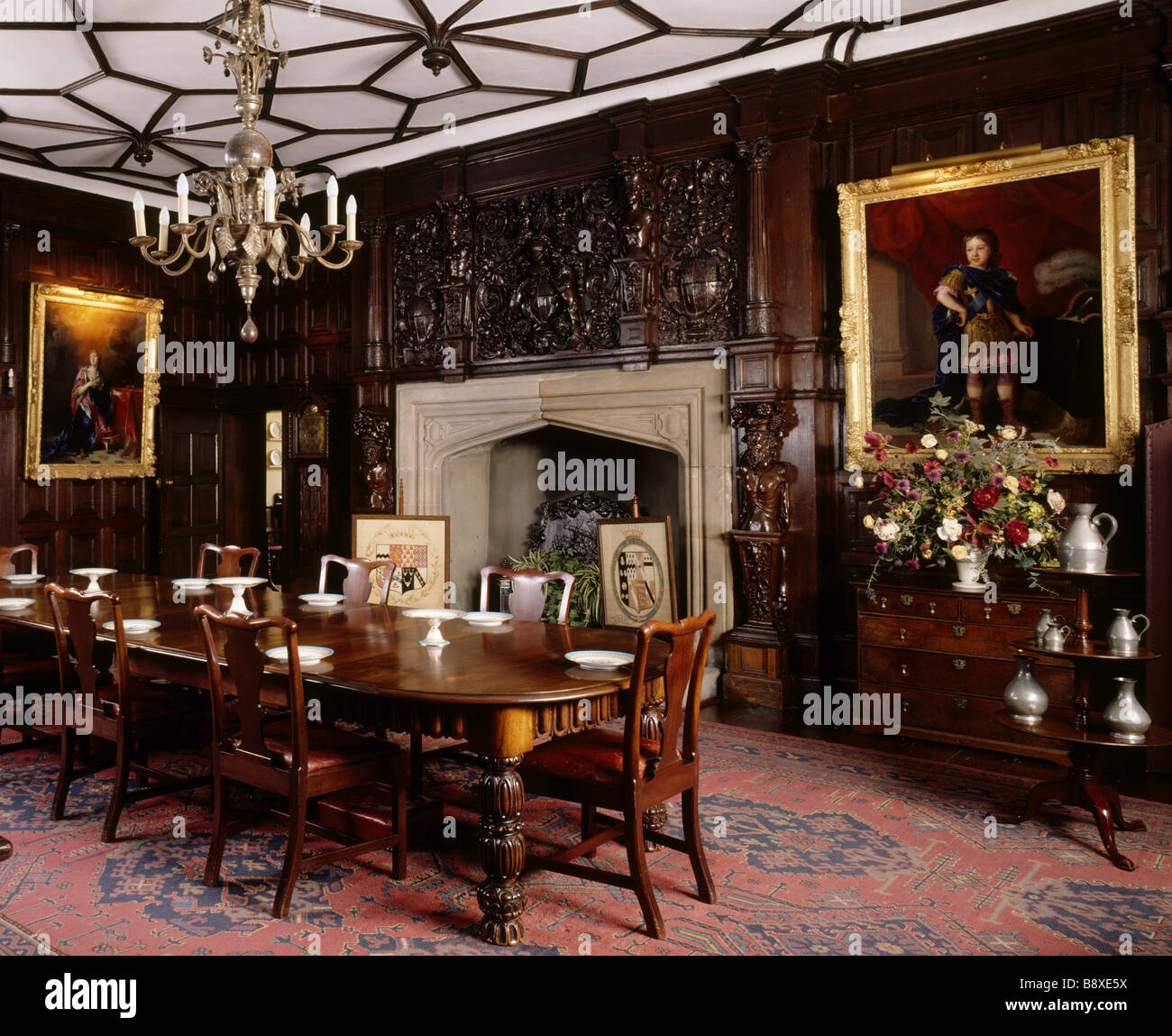 Dining room ceiling inside castle hi-res stock photography and images ...