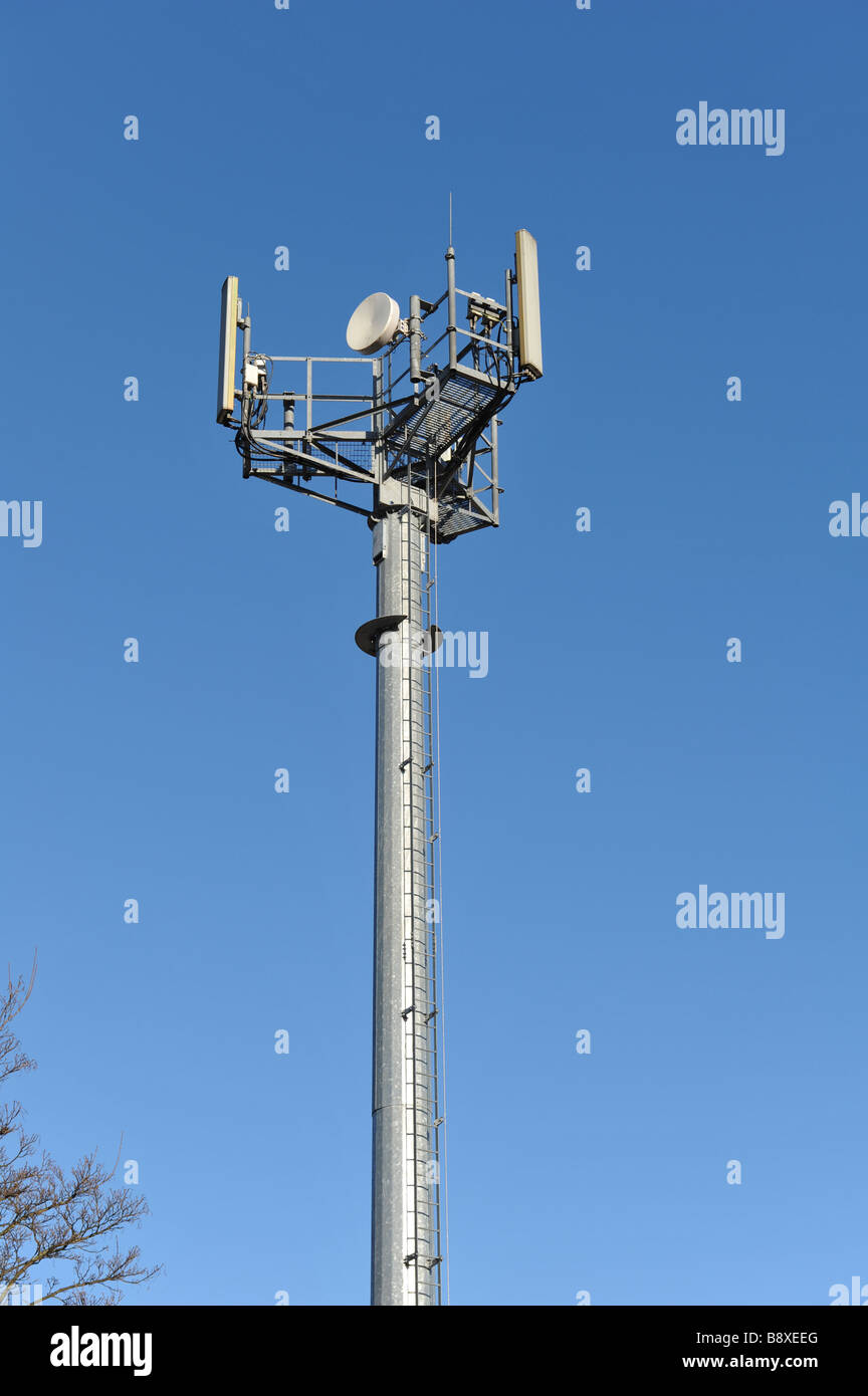 Mobile phone aerial mast Stock Photo - Alamy