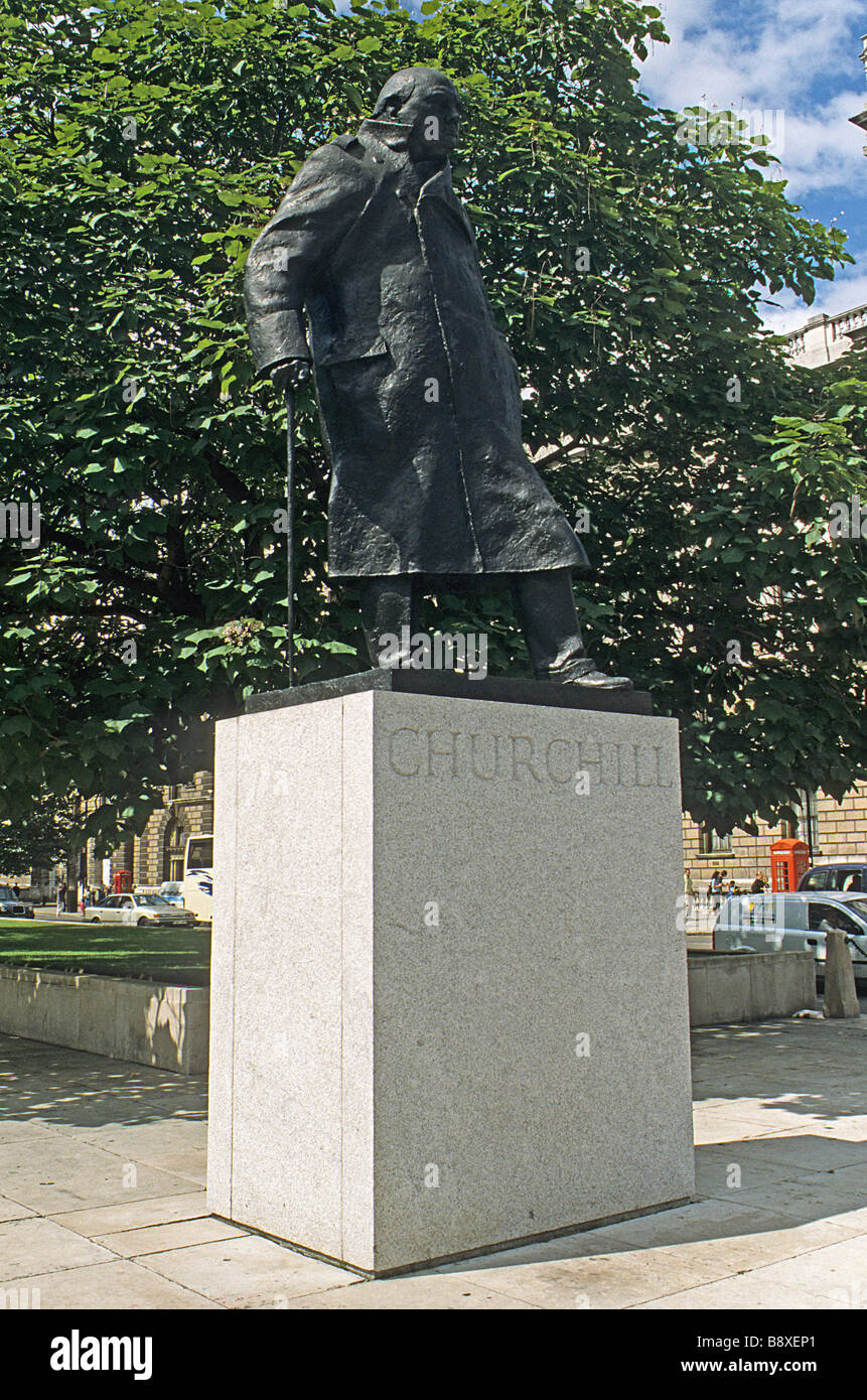 Statue of Sir Winston Churchill, Parliament Square Stock Photo - Alamy