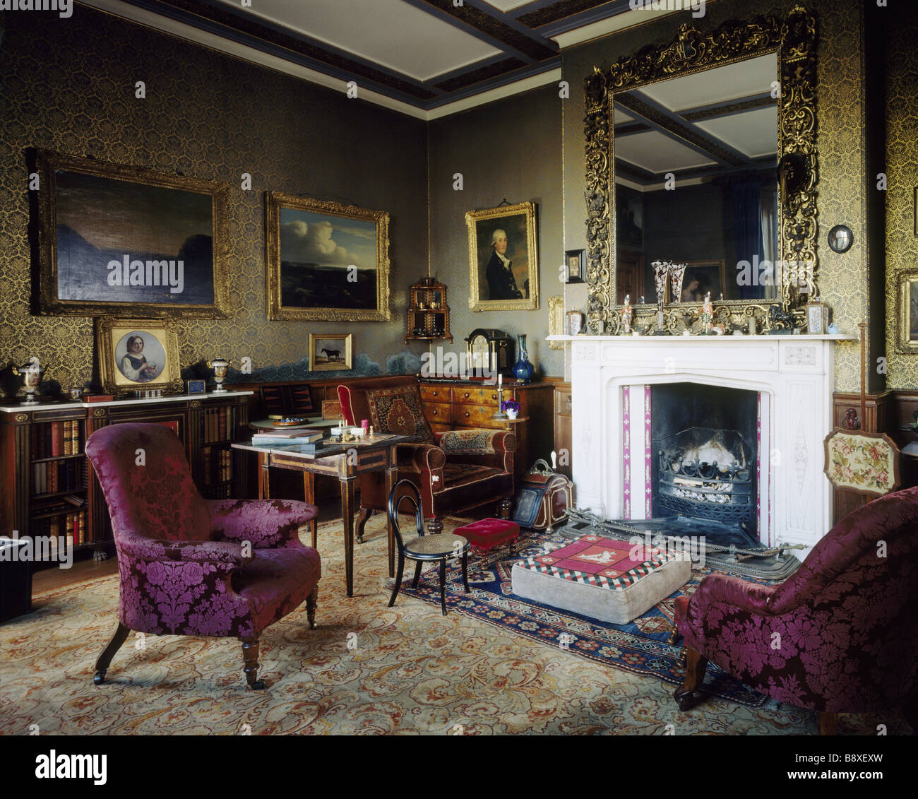 English small house interiors hi-res stock photography and images - Alamy