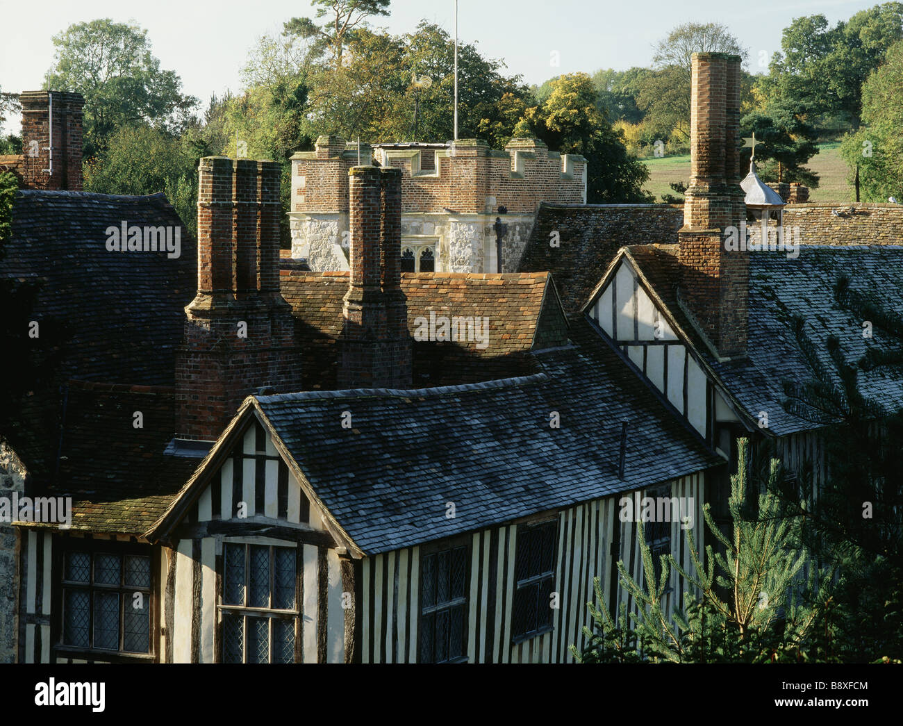 Elizabethan roofs and chimneys hi-res stock photography and images - Alamy