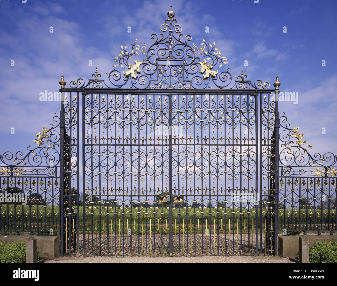 Screen on the canal hi-res stock photography and images - Alamy