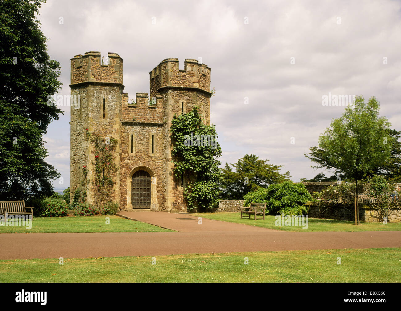 Arrow gatehouse hi-res stock photography and images - Alamy