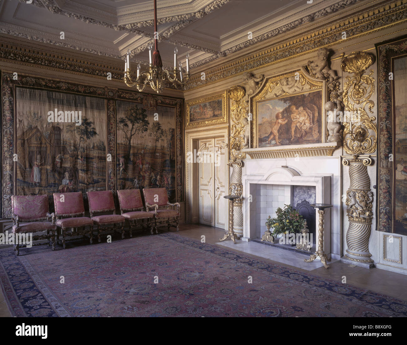 Solomonic columns hi-res stock photography and images - Alamy