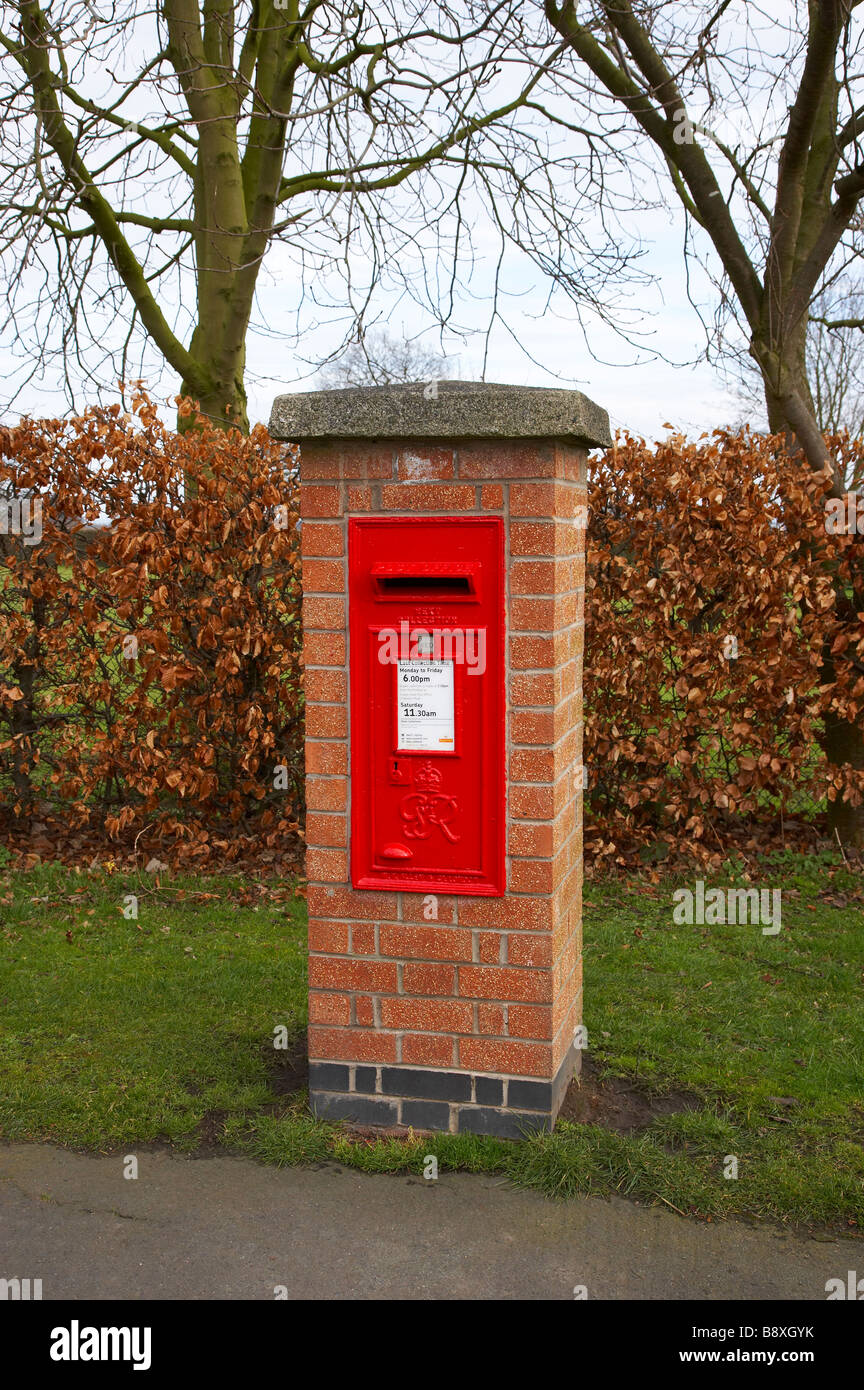 Royal mailbox hi-res stock photography and images - Alamy