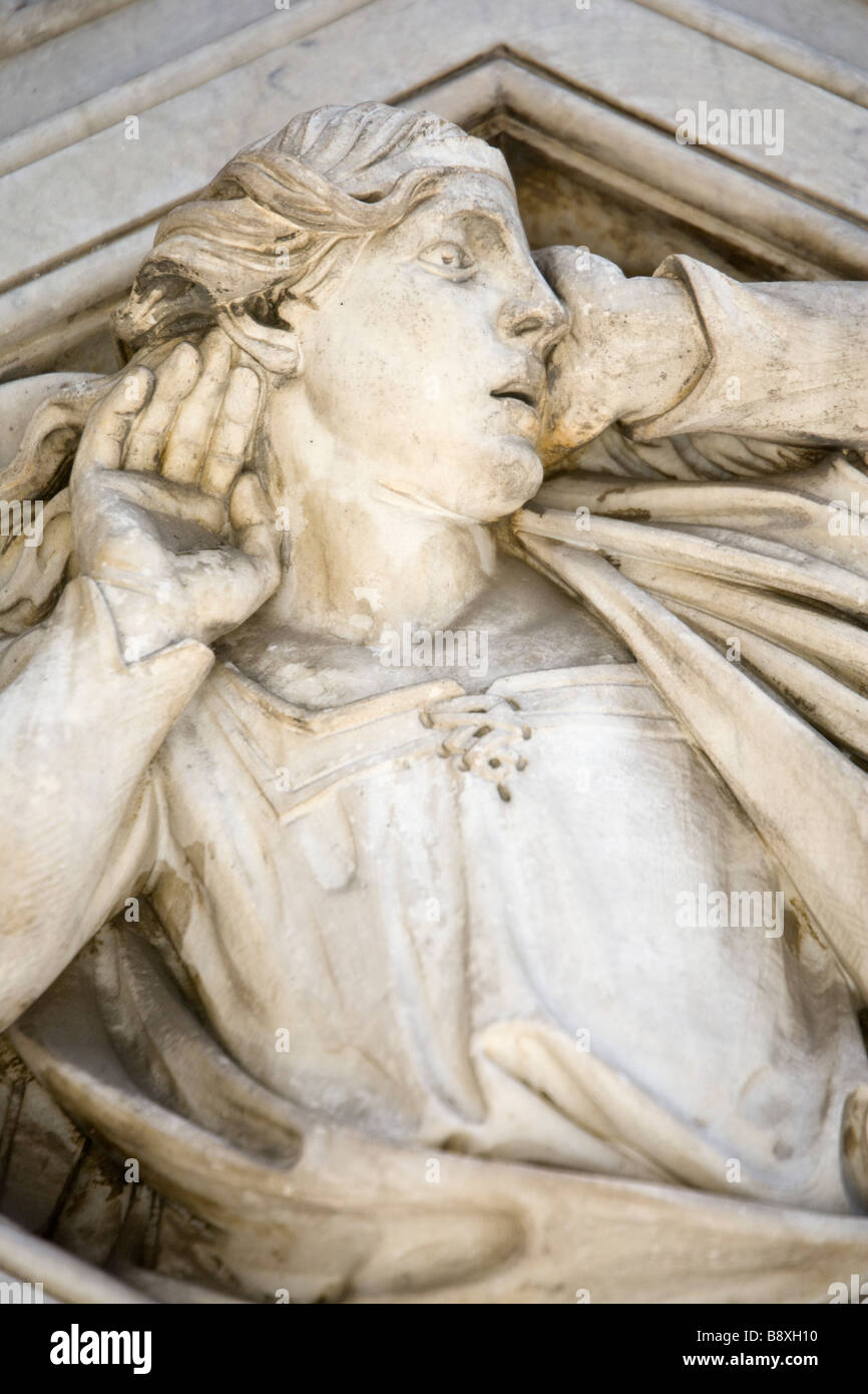Carved angels in the facade of the Duomo (cathedral) in the Piazza del ...