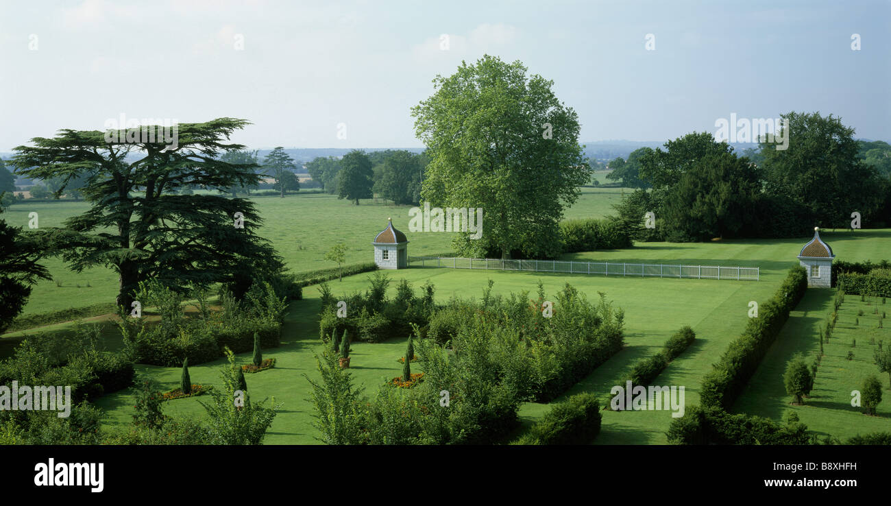 Hedges summer parkland hi-res stock photography and images - Alamy