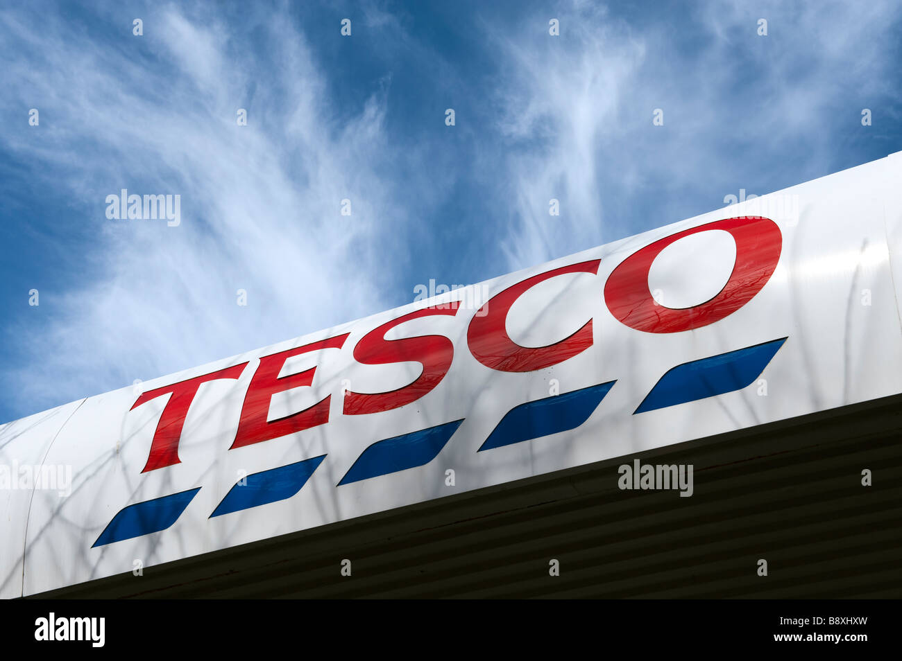 Tesco signage hi-res stock photography and images - Alamy